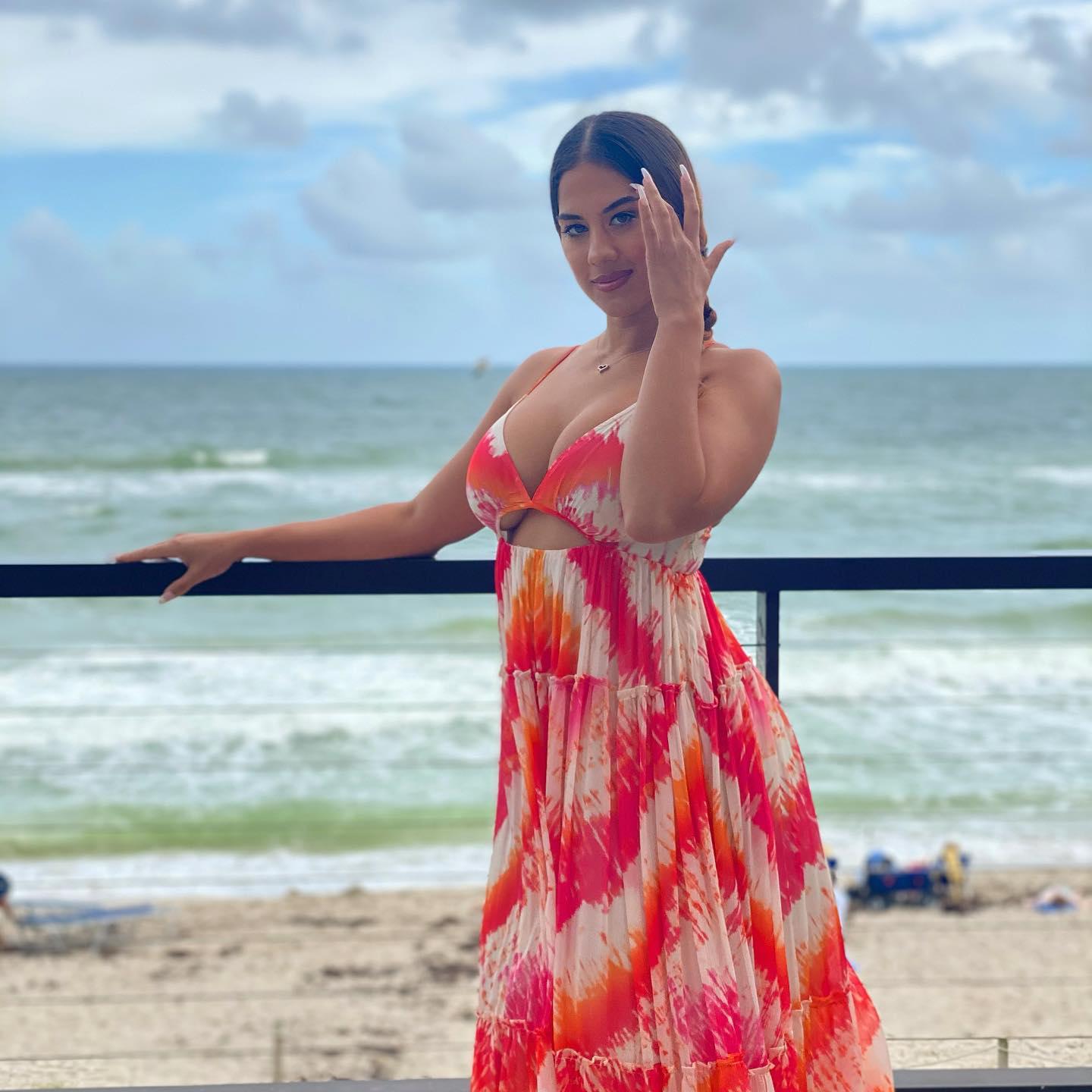 The dress Kristen Live is wearing in this photos is almost as beautiful as the women herself ...