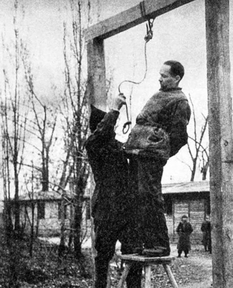 The execution of Rudolf Höss, the commander of Auschwitz concentration camp | Scrolller