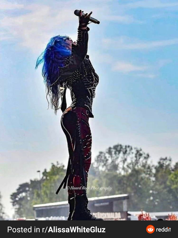The extra underrated alissa White gluz...what a body and what an ass! Epic. | Scrolller