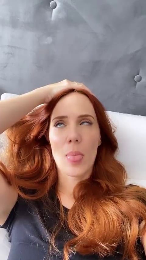 The face she makes when she is being filled | Scrolller