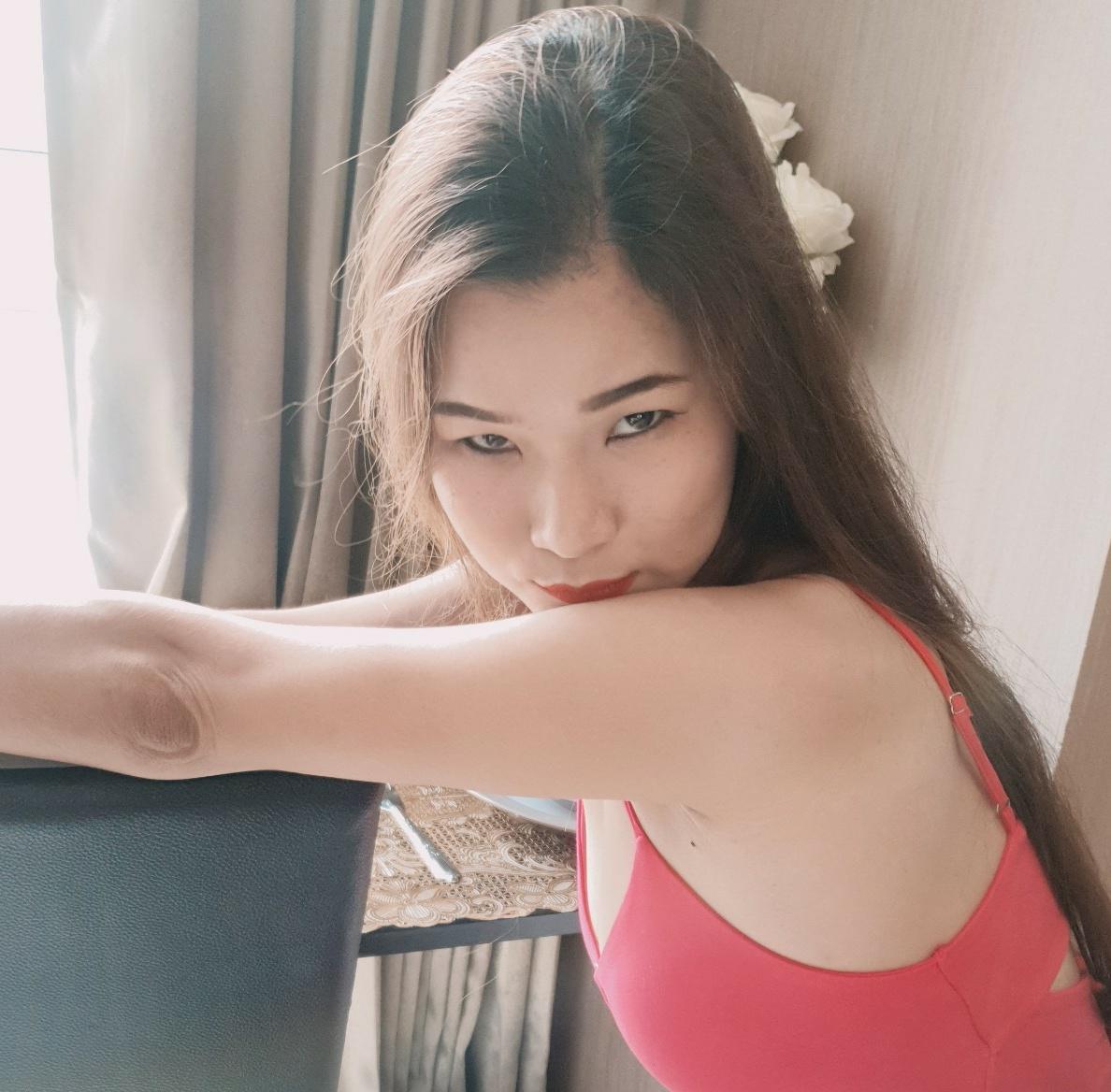 The gaze of a predator | Scrolller