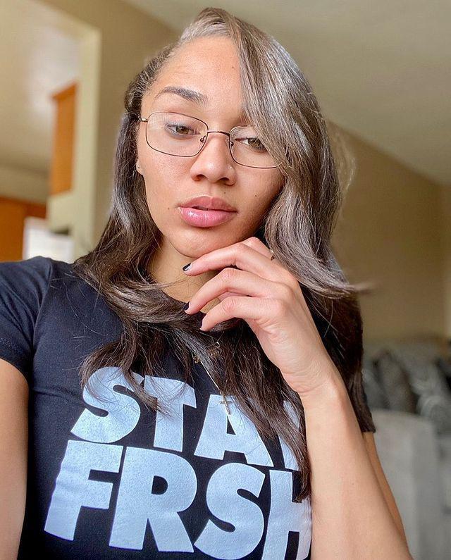 The girl next door | Scrolller