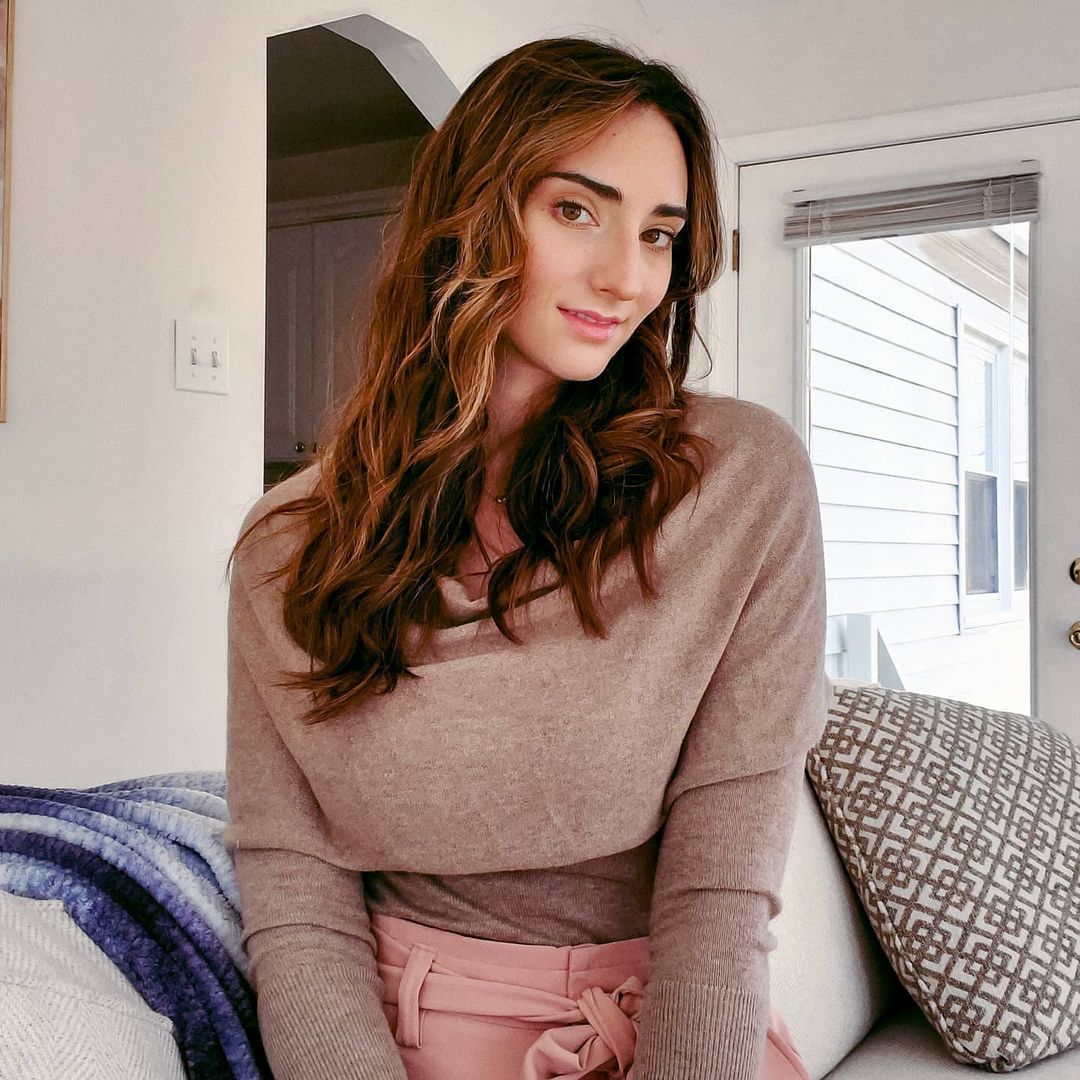 The Goddess Abigail Shapiro's Massive Sweater Puppies, yes please... | Scrolller