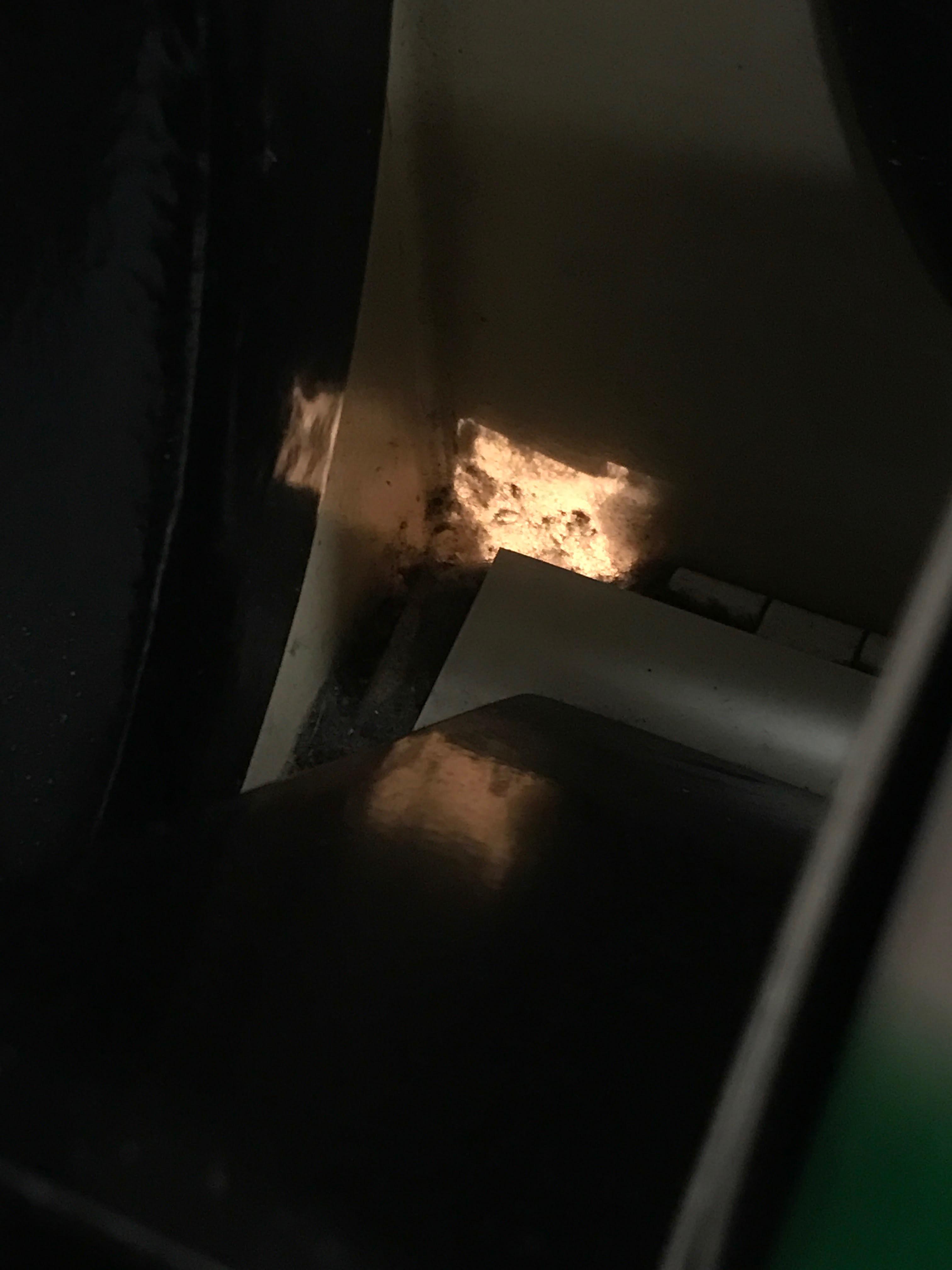 The light shining through this crack looks like pikachu | Scrolller