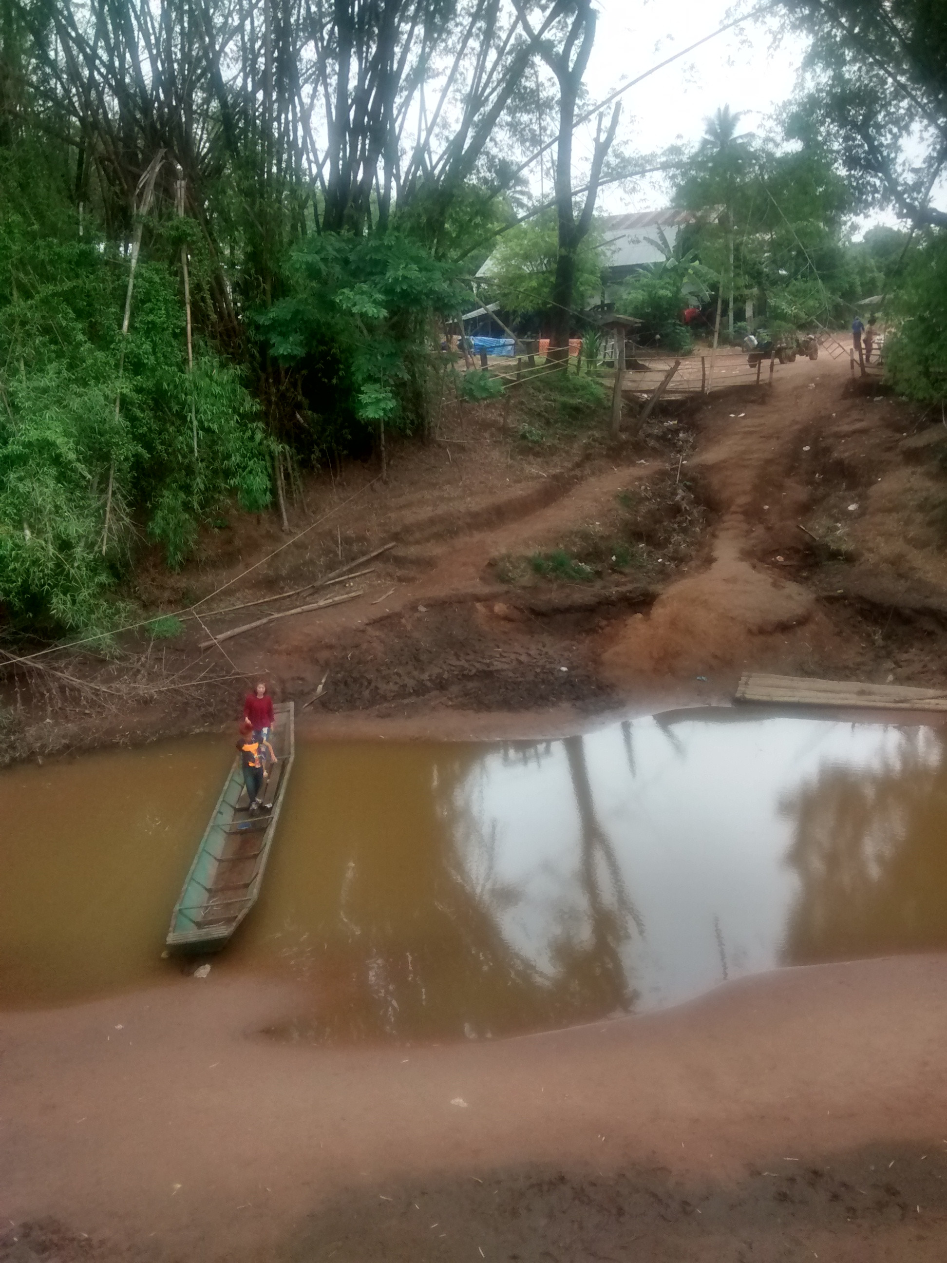 The official border crossing between Na Haeo, Thailand, and Laos. | Scrolller