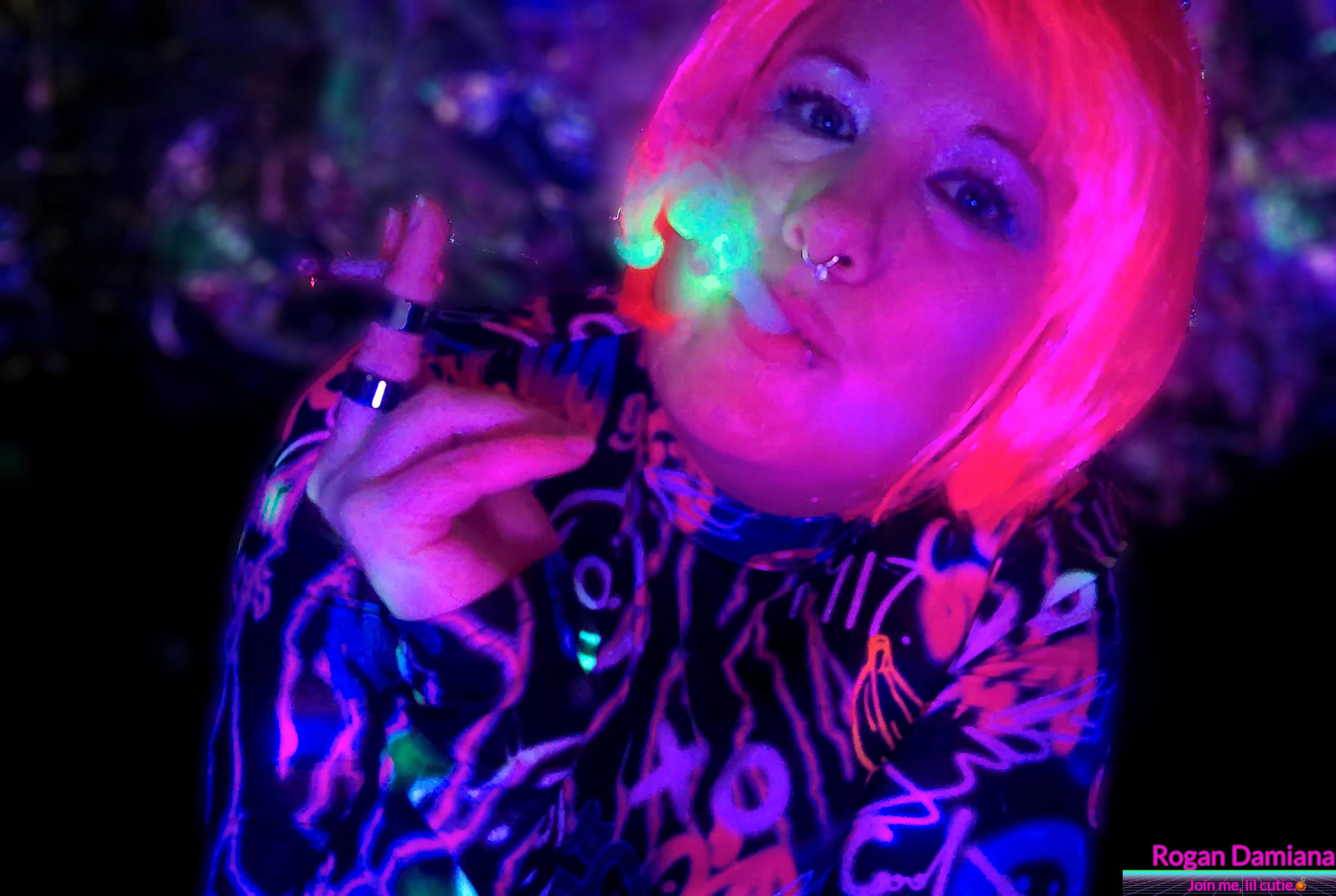 My exhale hit the green light perfectly! That's good joint aura! | Scrolller