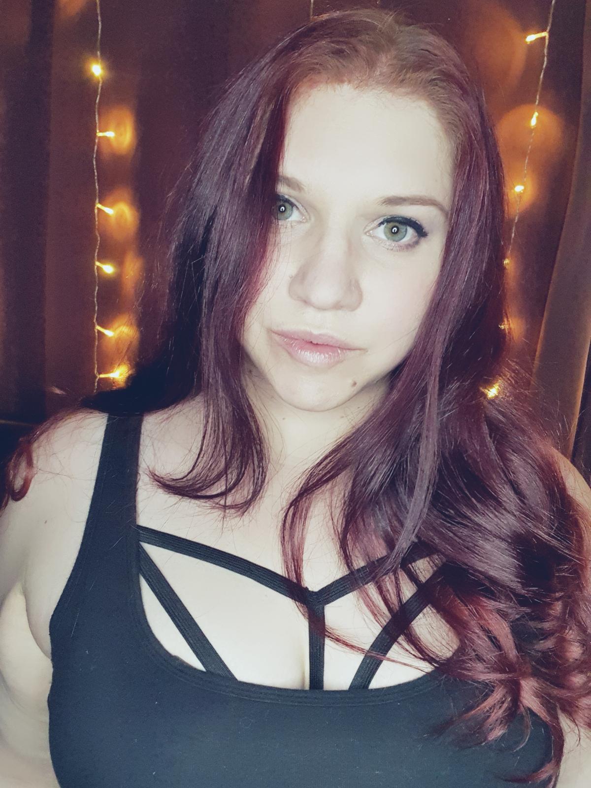 The sparkle in my eye means one thing... I'm horny! | Scrolller