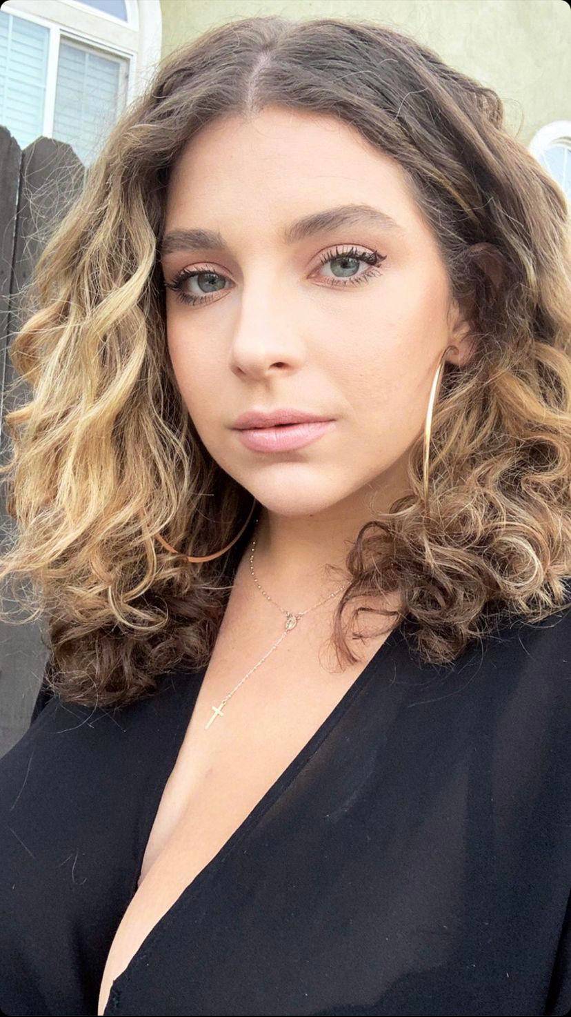 The state of that tit popping out | Scrolller