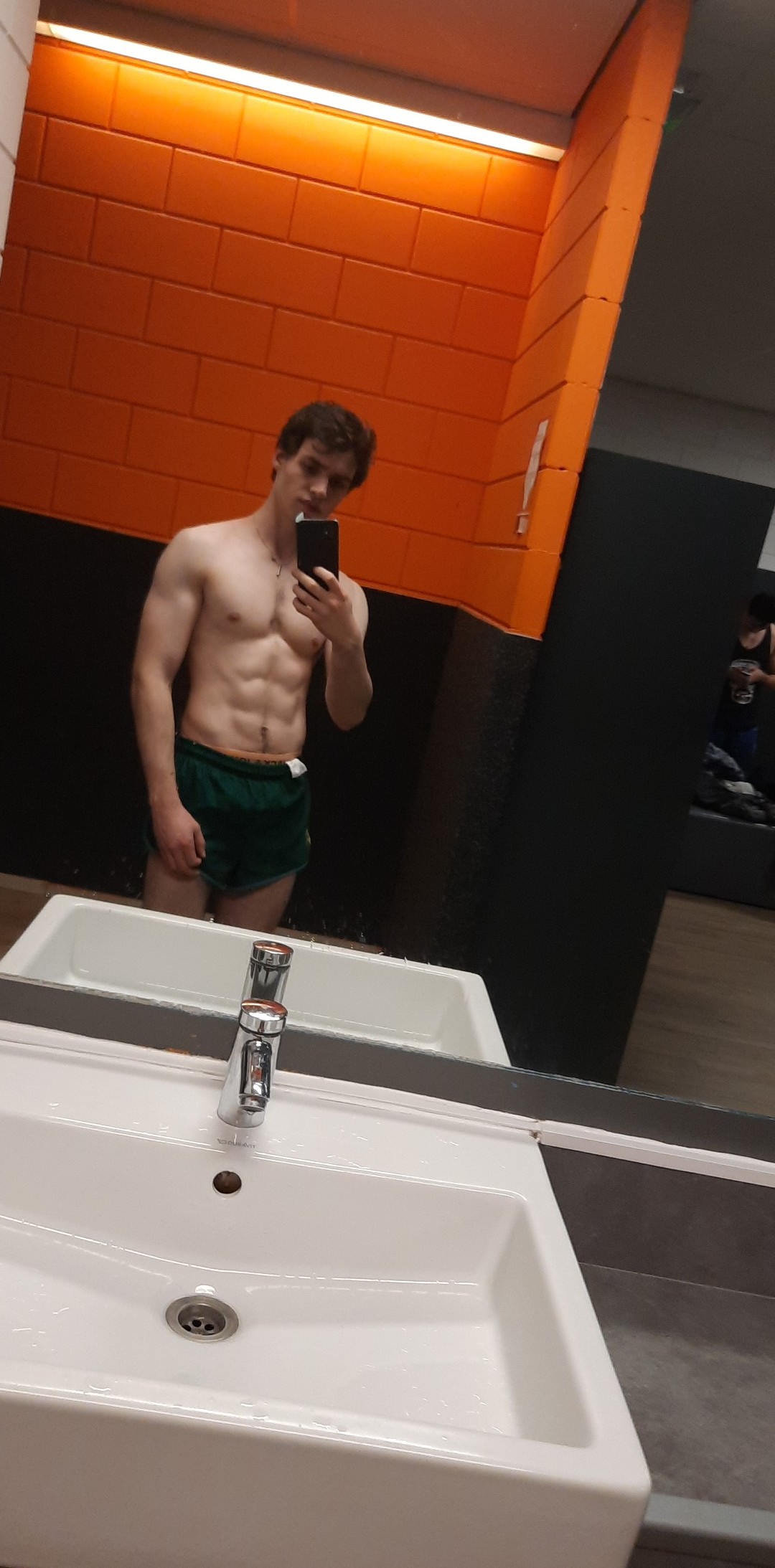 The tale of a twunk trying to be a hunk | Scrolller