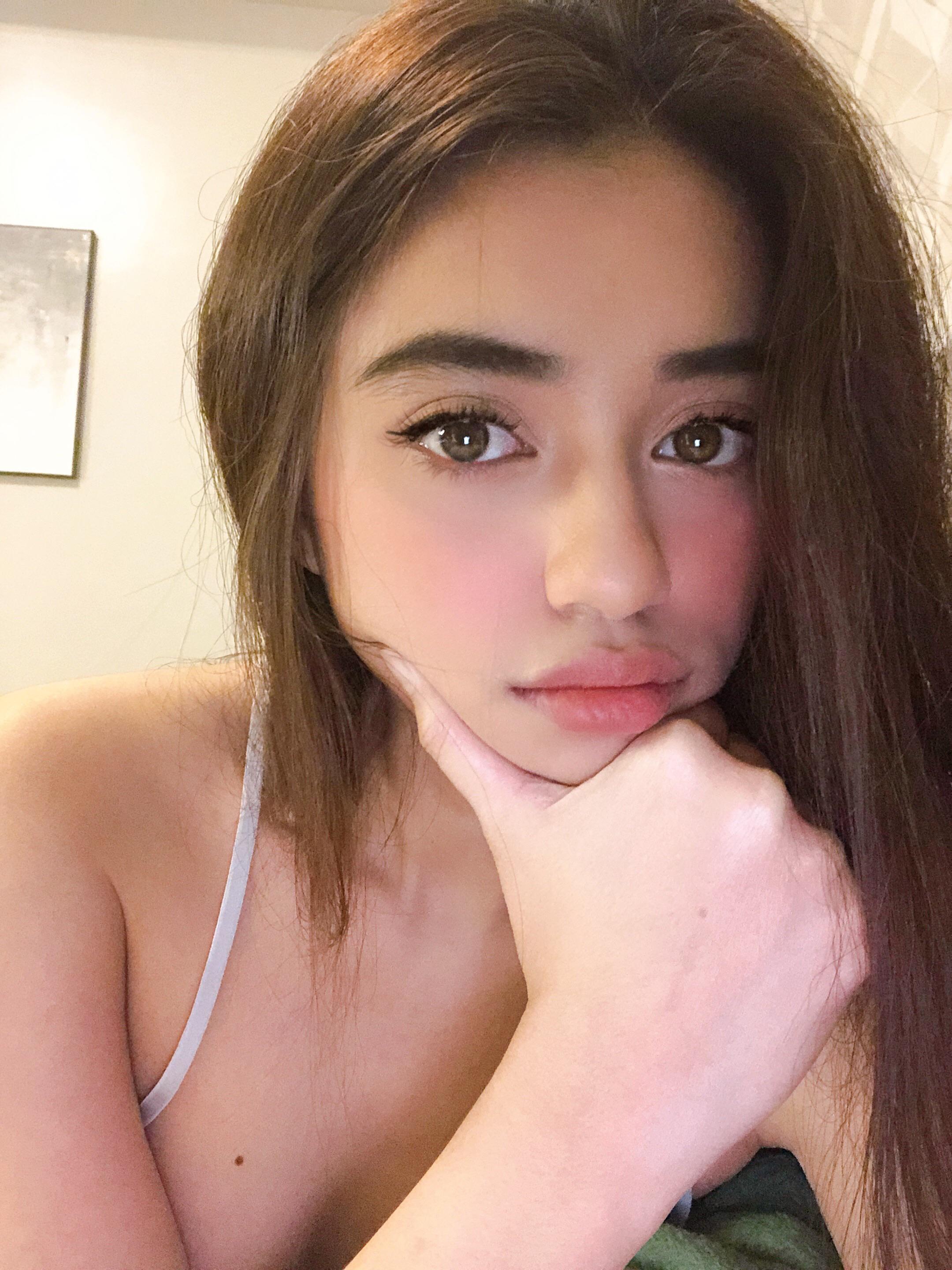 The thinking girl | Scrolller