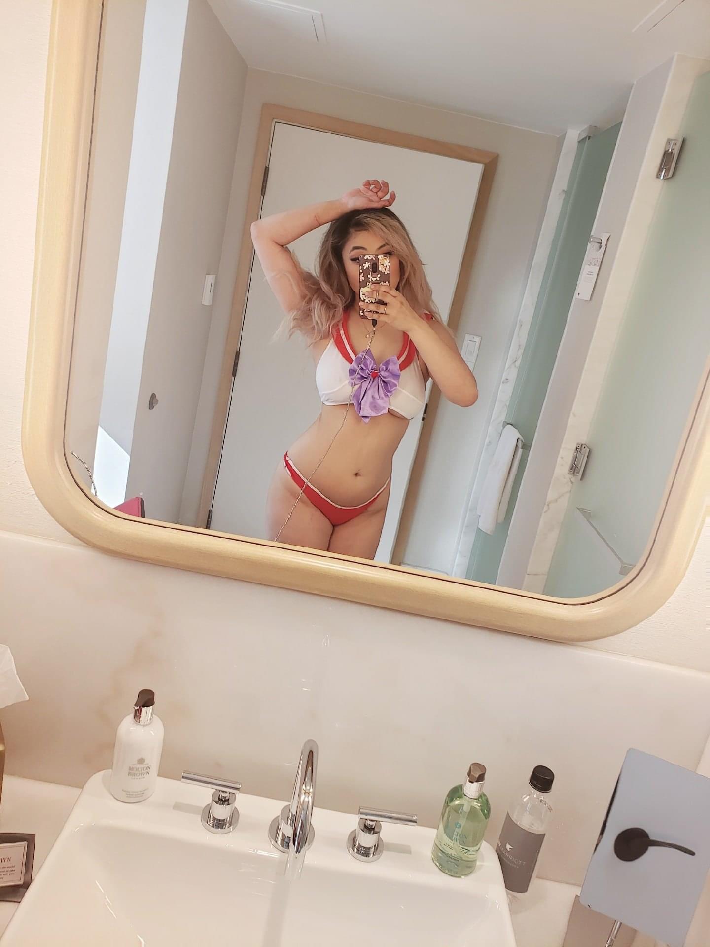 I would love some compliments 🥰 | Scrolller