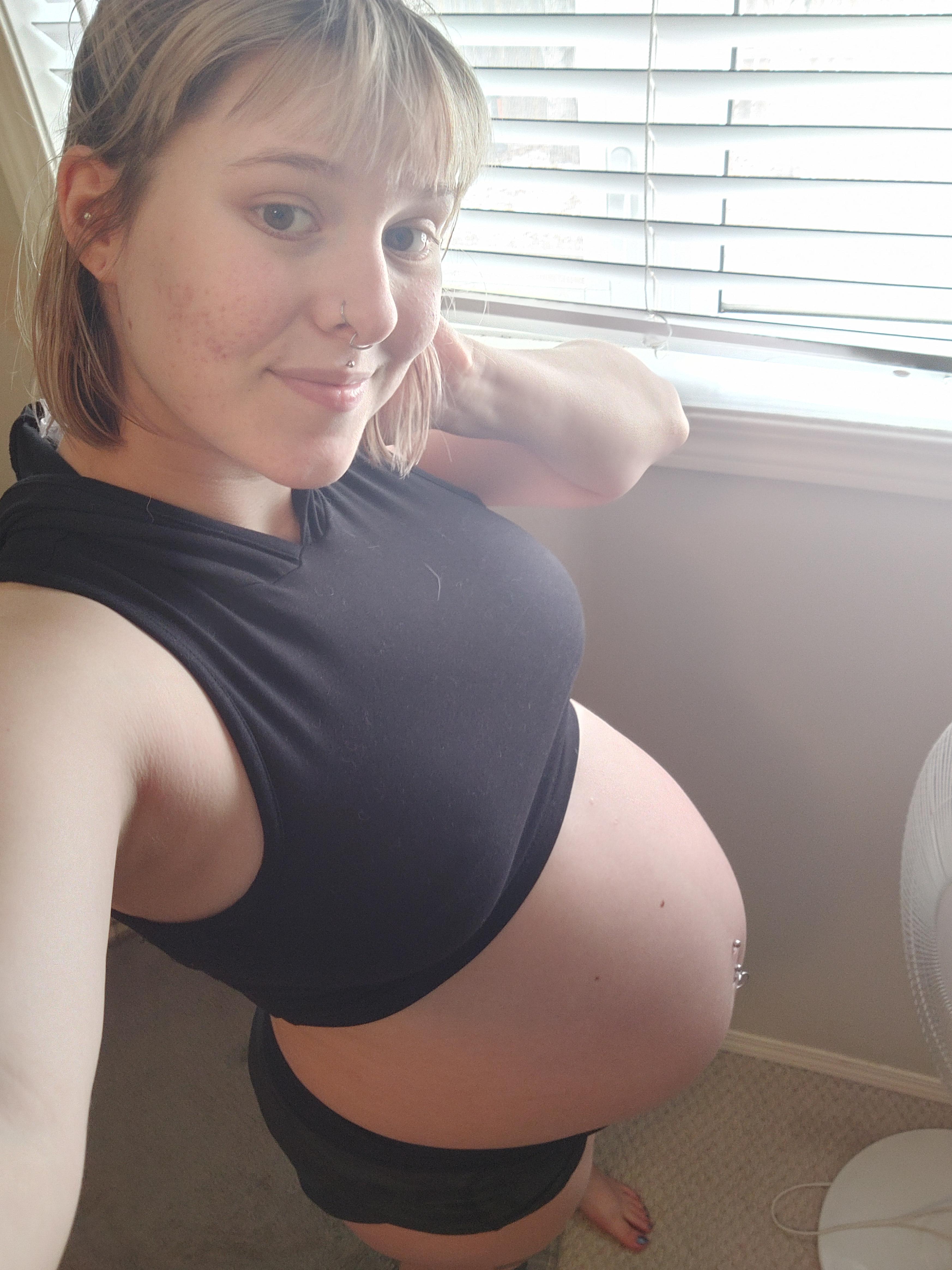 the way my belly sticks out😍 | Scrolller