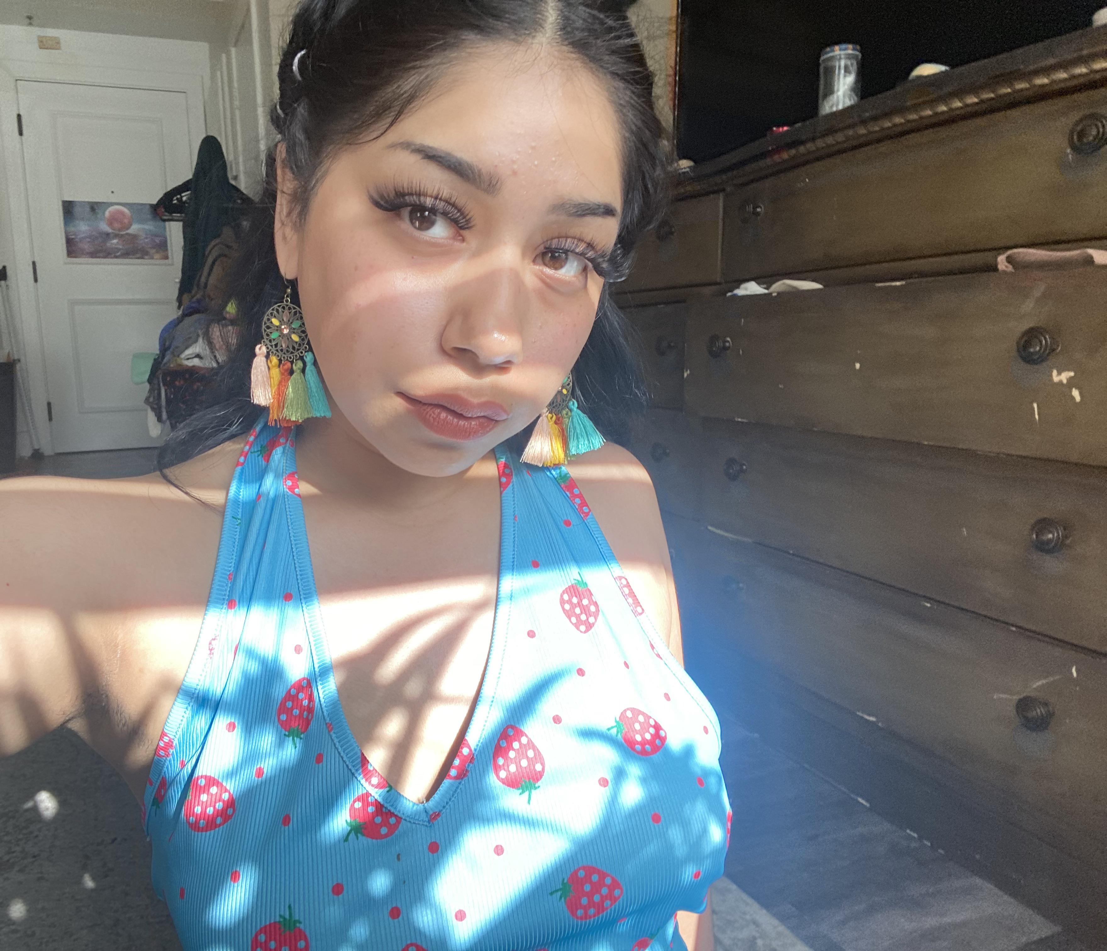 yes or no to the earrings? | Scrolller