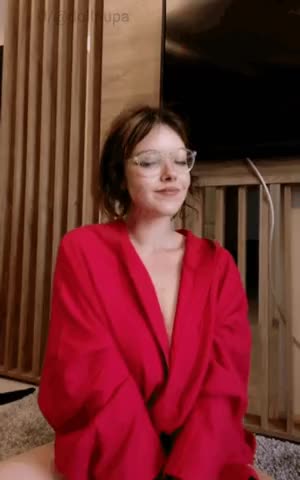 Are you into nerdy 19 years old girl? 😈 | Scrolller