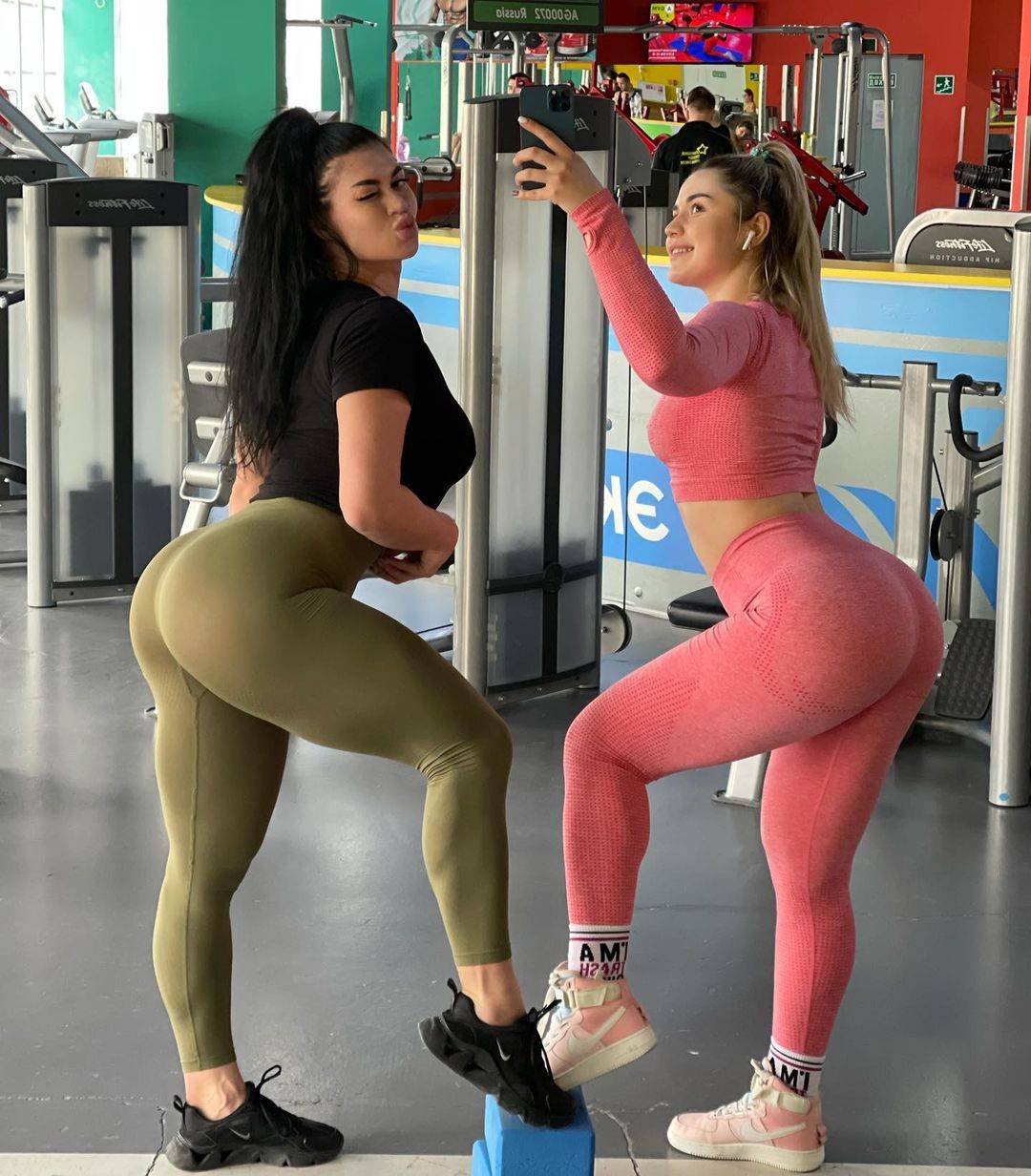 Two thicc babes | Scrolller