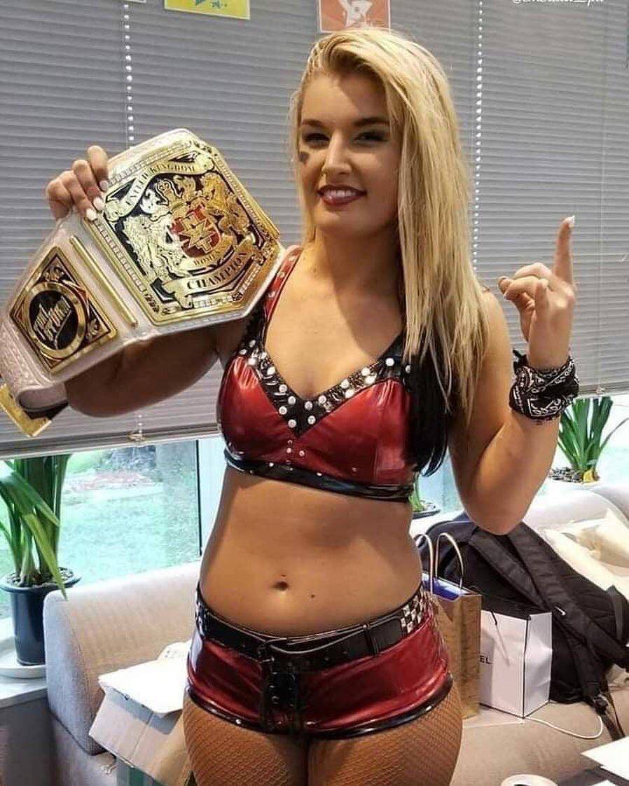 Thicc Toni Storm | Scrolller