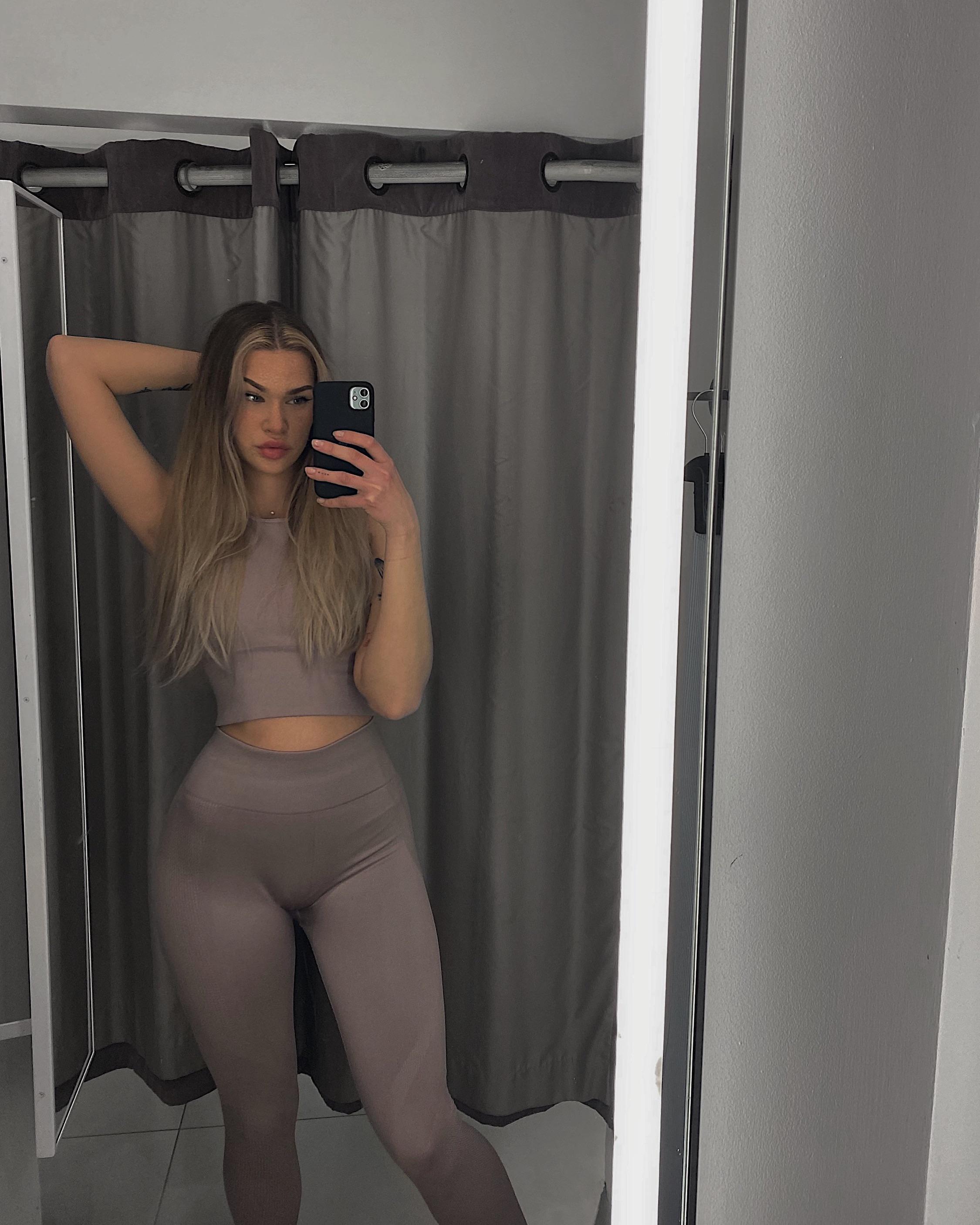 Thick does the trick👅 | Scrolller