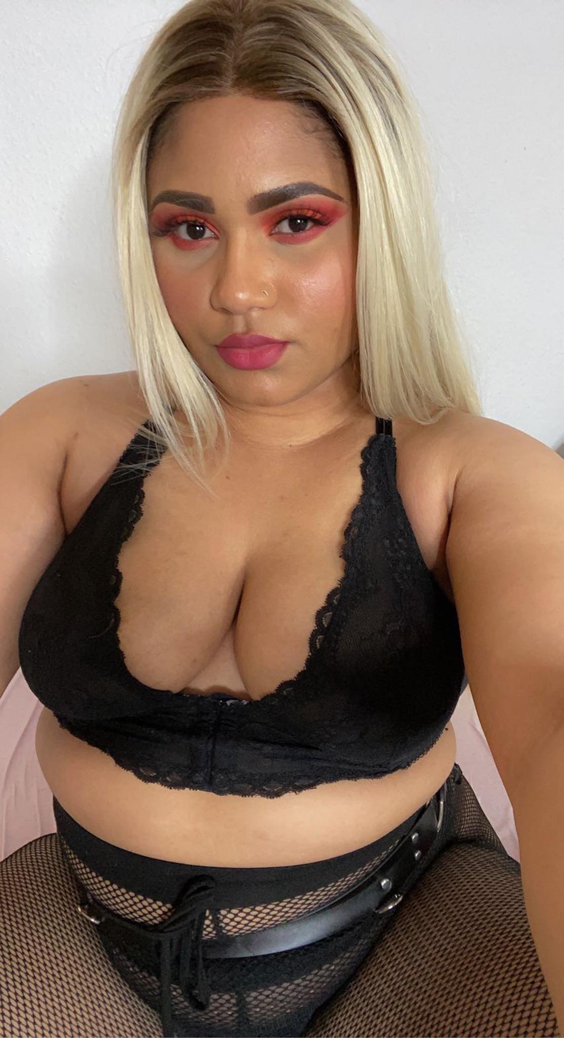 Hey come and put your dick here | Scrolller