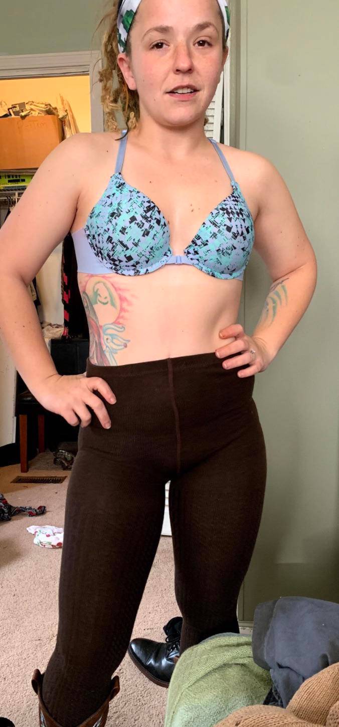 Thick little legs in leggings | Scrolller