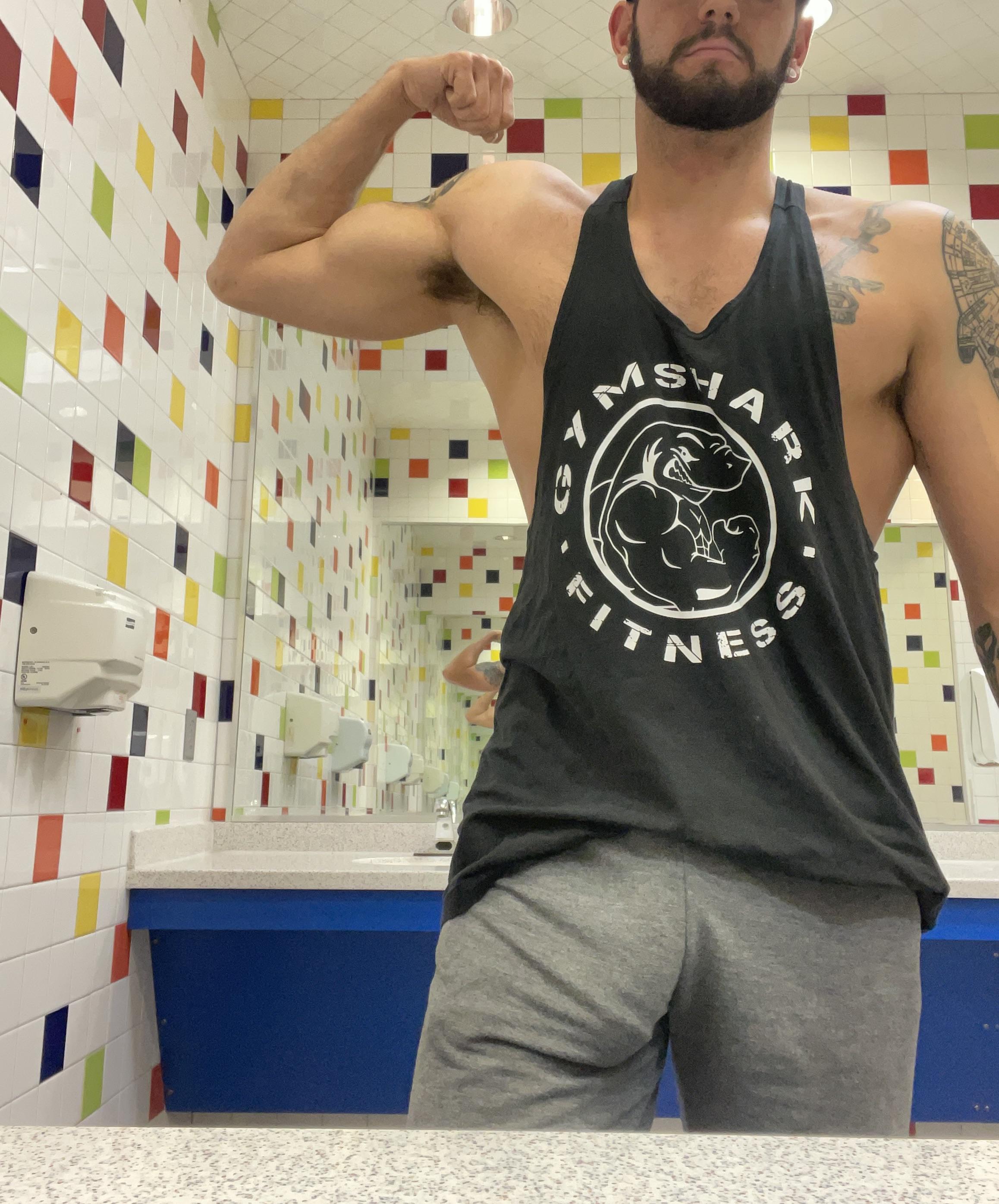 Thick muscles, thicker cock | Scrolller