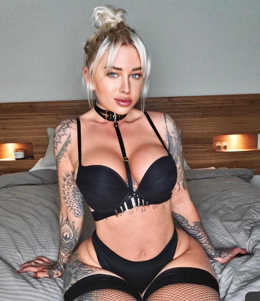 Thicky Vicky ️😈 | Scrolller