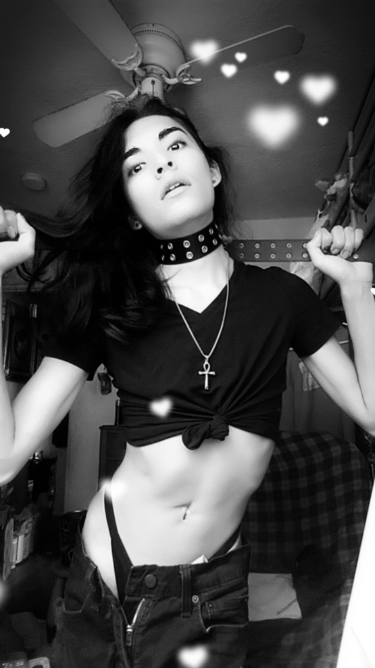 Think I'm starting to develop a choking kink... | Scrolller