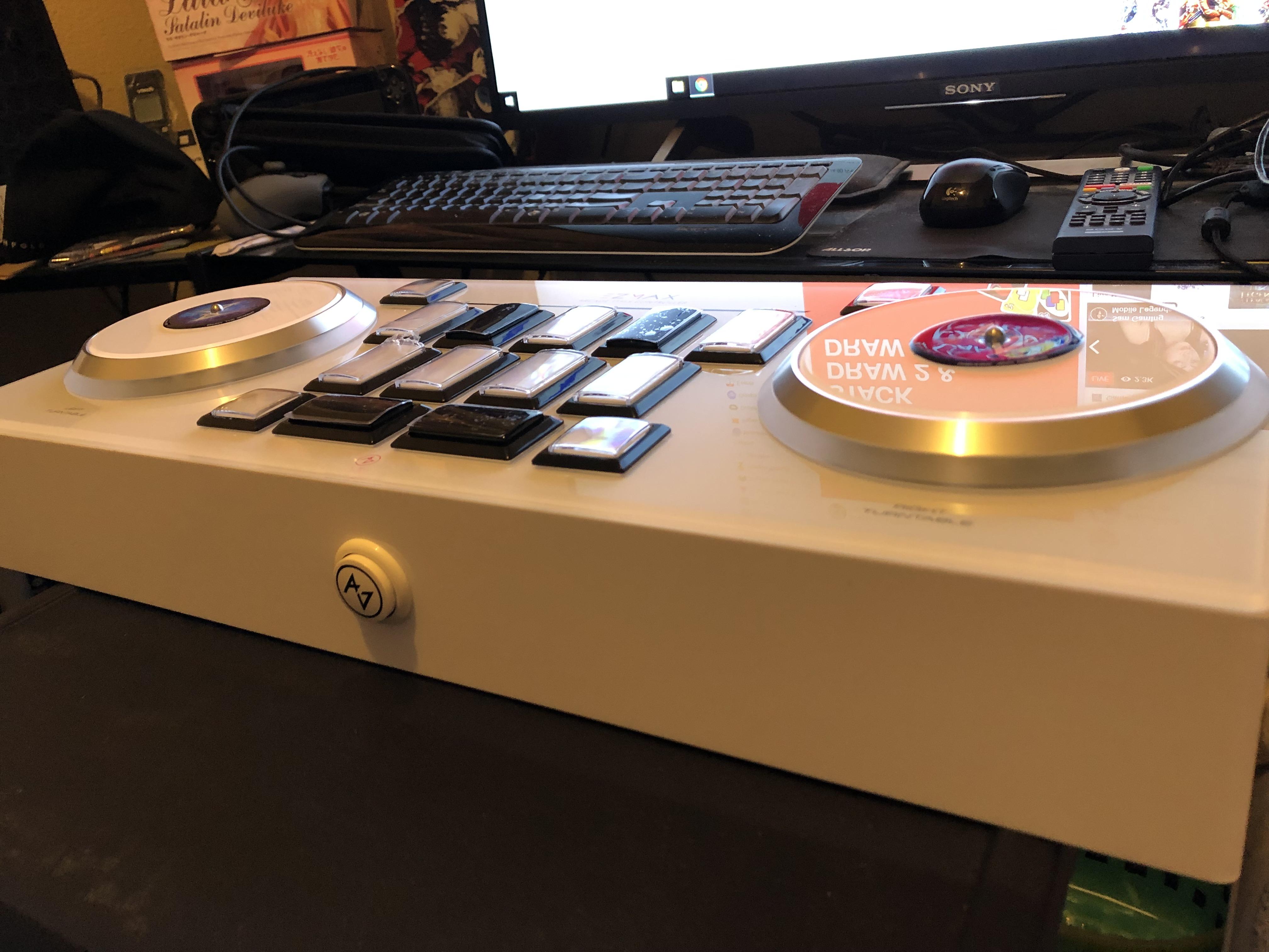 This controller is beautiful. | Scrolller