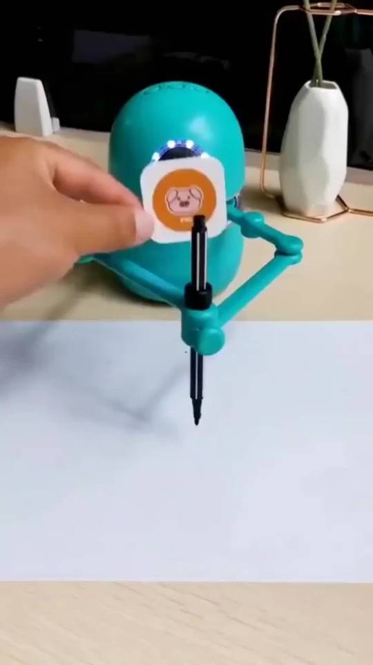 This Drawing Robot. | Scrolller