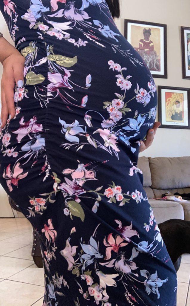 This dress look so cute hugging my bump :) | Scrolller