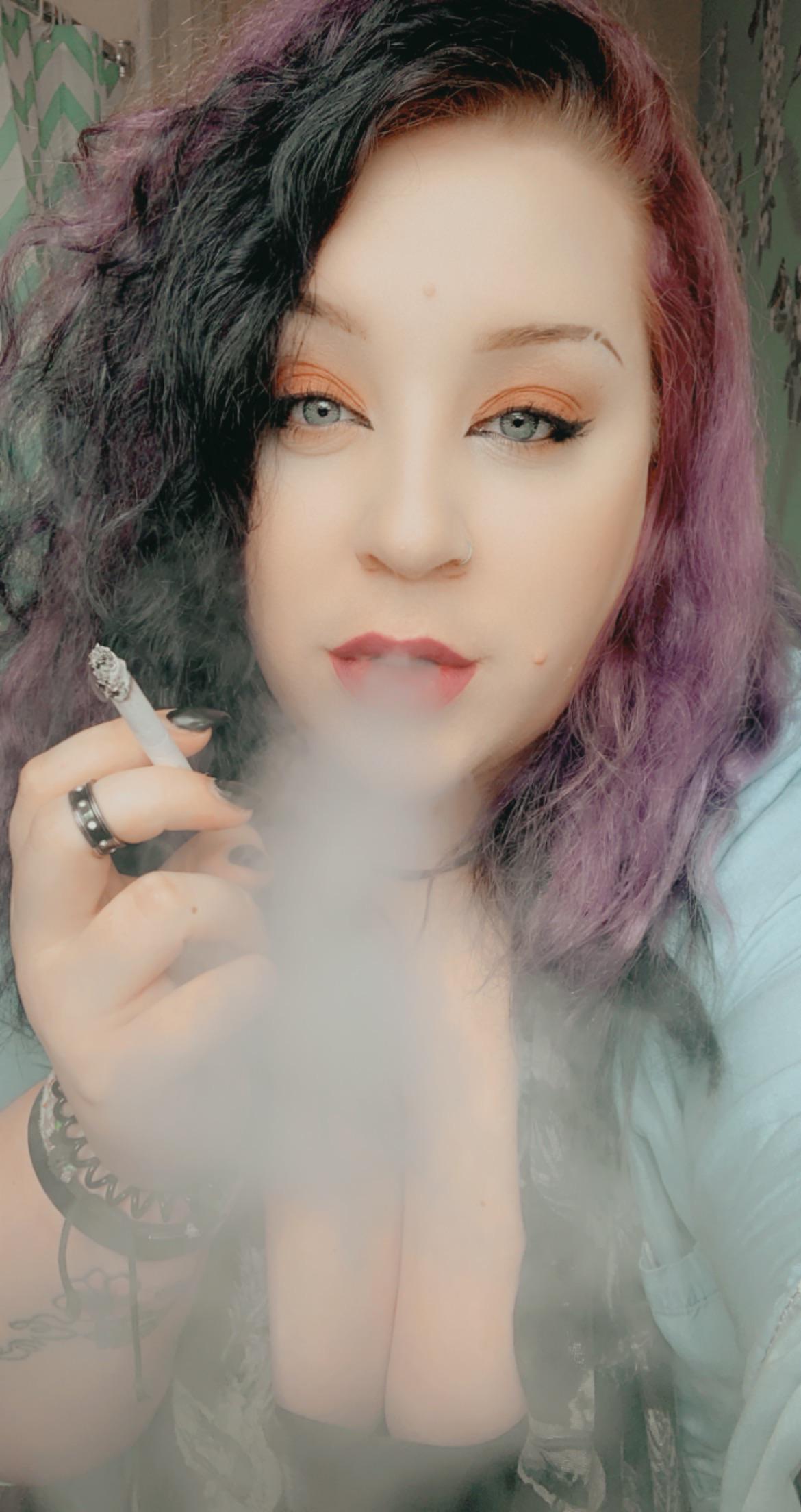 This has quickly became my favourite subreddit 😘 more smoking content going on my page today 😍 ...