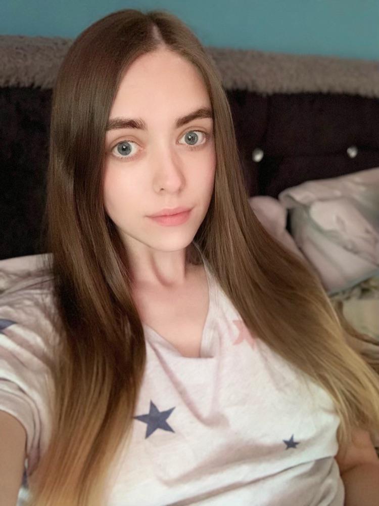 Just a little bedtime selfie with no makeup for a change. I hope you still like 💗 [30/F] | Scrolller