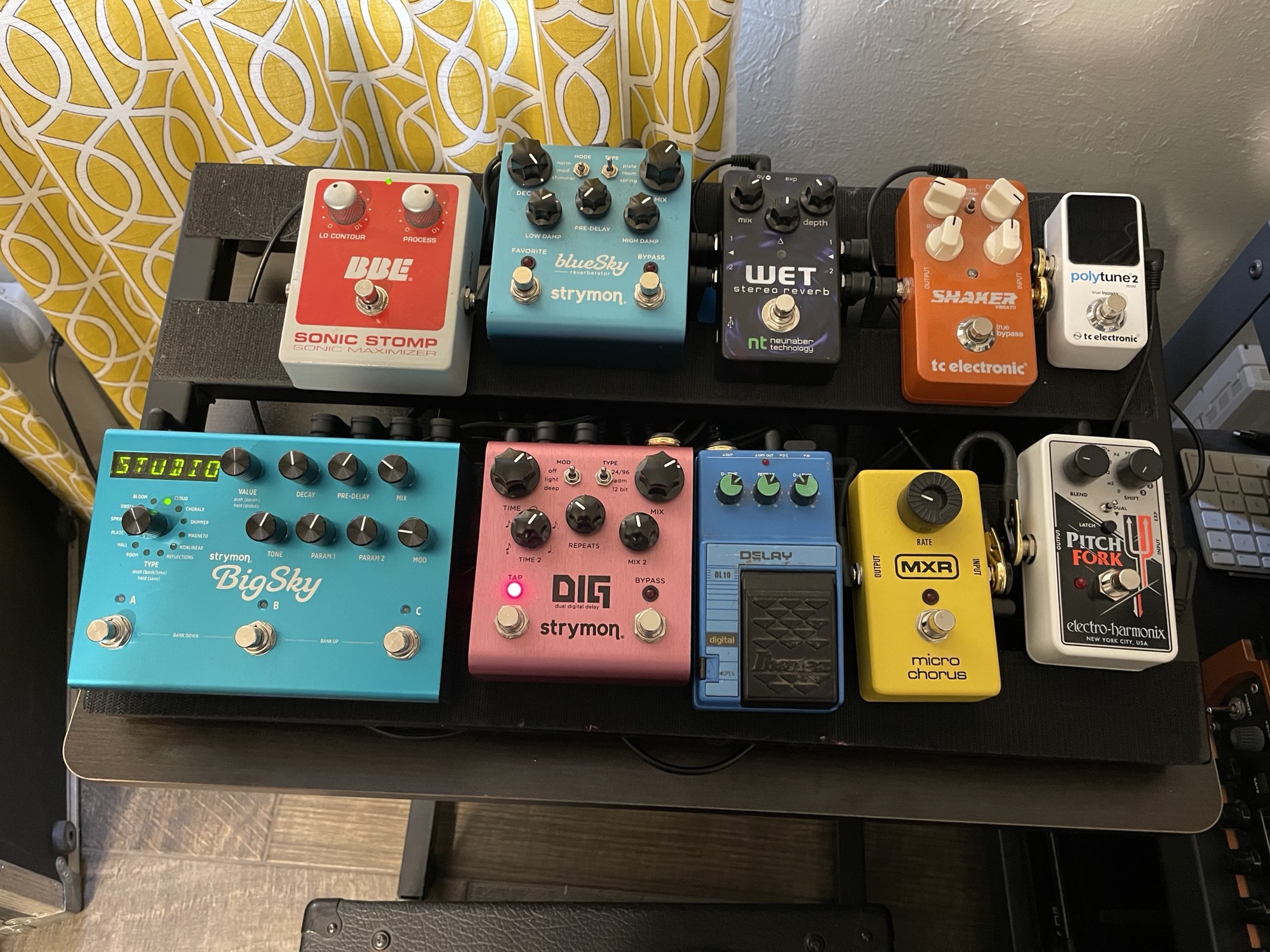 This is My Current Pedalboard | Scrolller
