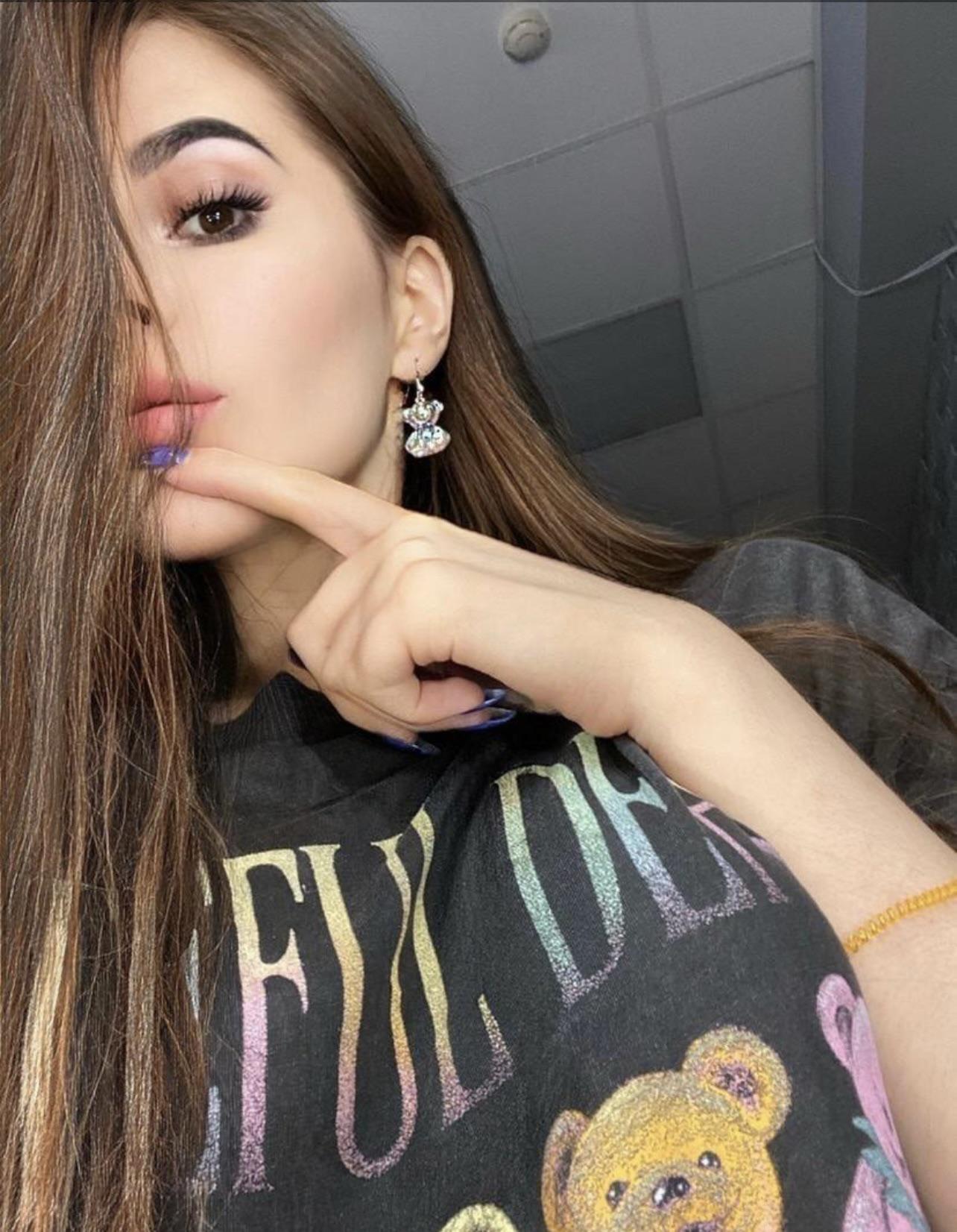 this is my face. there are many other faces like it, but this face is mine! | Scrolller