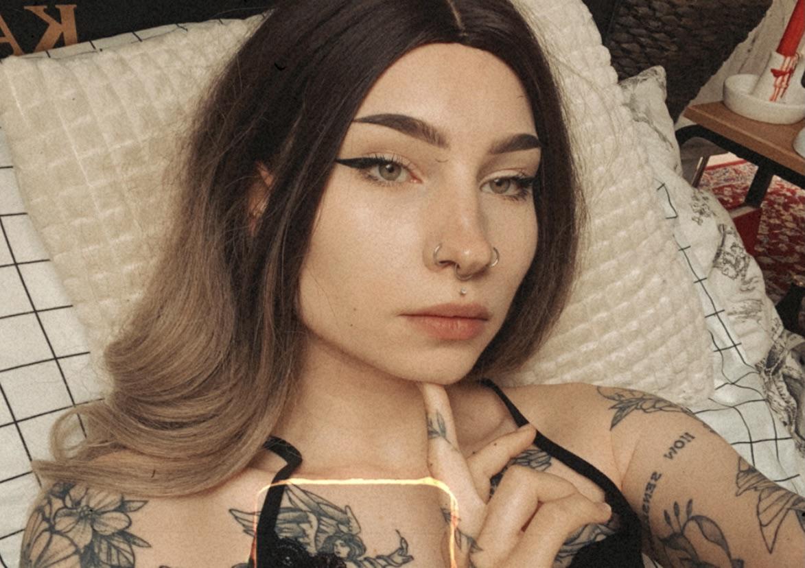 this is the first selfie of myself that i like again so pls be nice NB22 | Scrolller