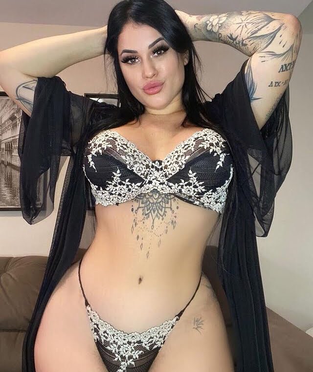 This is the glorious Mistress Kimberly, she is very kinky and loves training slaves! I'm on ...