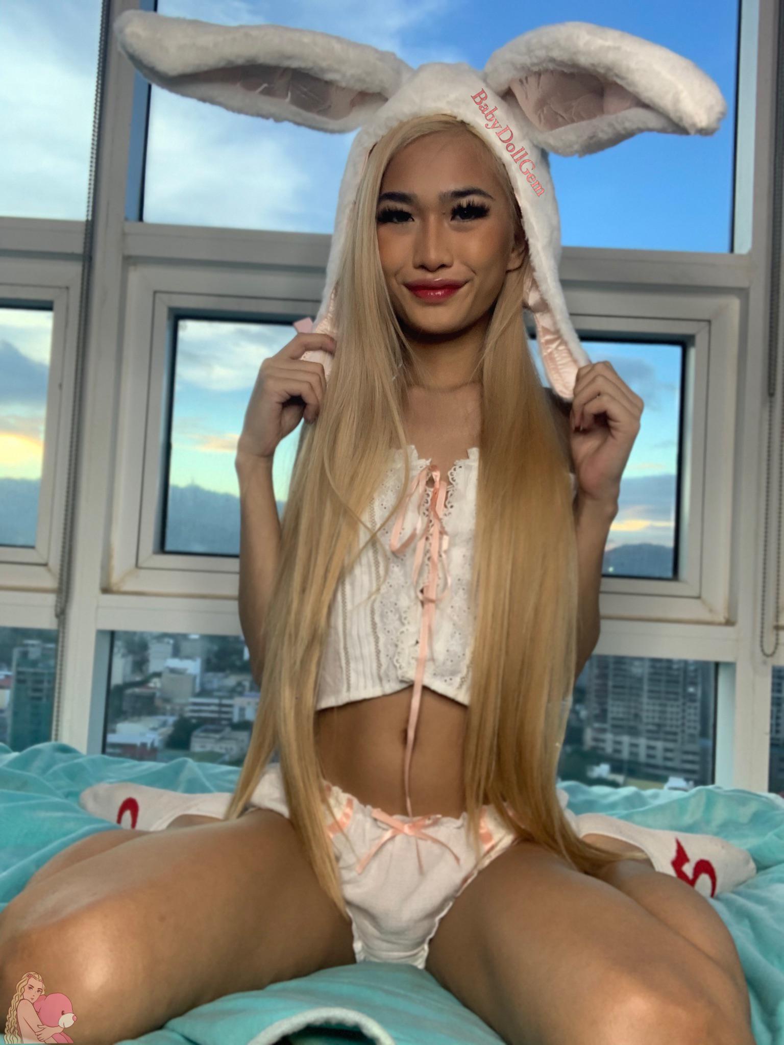 This little bunny is ready for spring 🐰 😉 | Scrolller