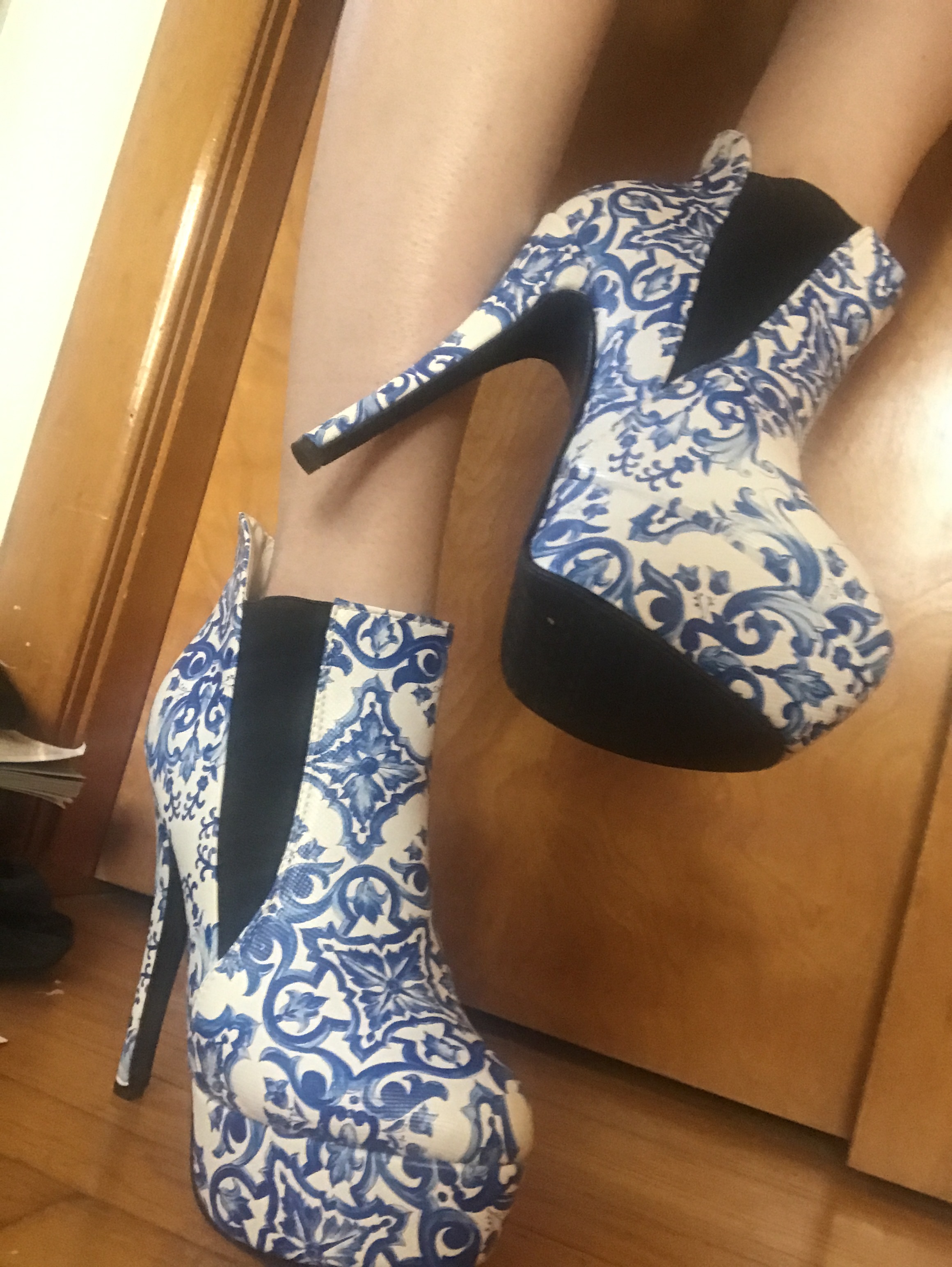 This pattern is too cute! Very steep heel haha | Scrolller