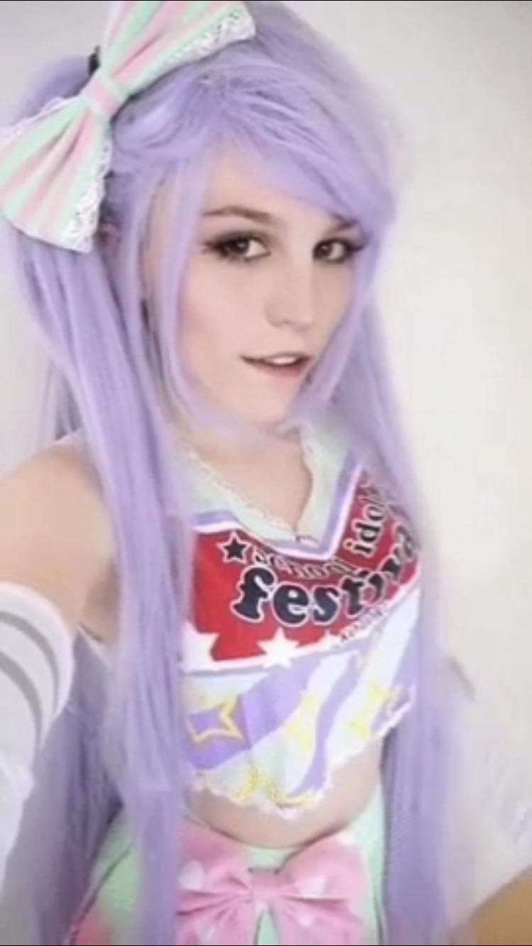 This sissy would LOVE for someone to caption her! | Scrolller