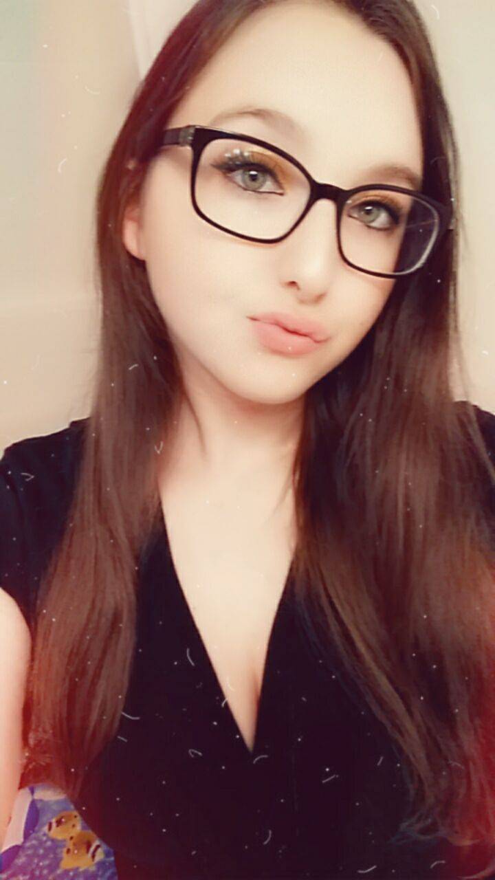 🎶 Behind these hazel eyes 🎶 (20) | Scrolller