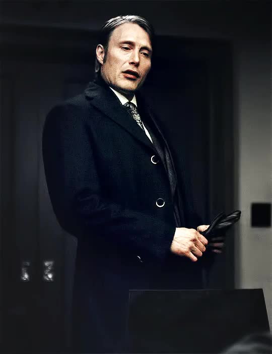 Those cheekbones 😍 | Scrolller