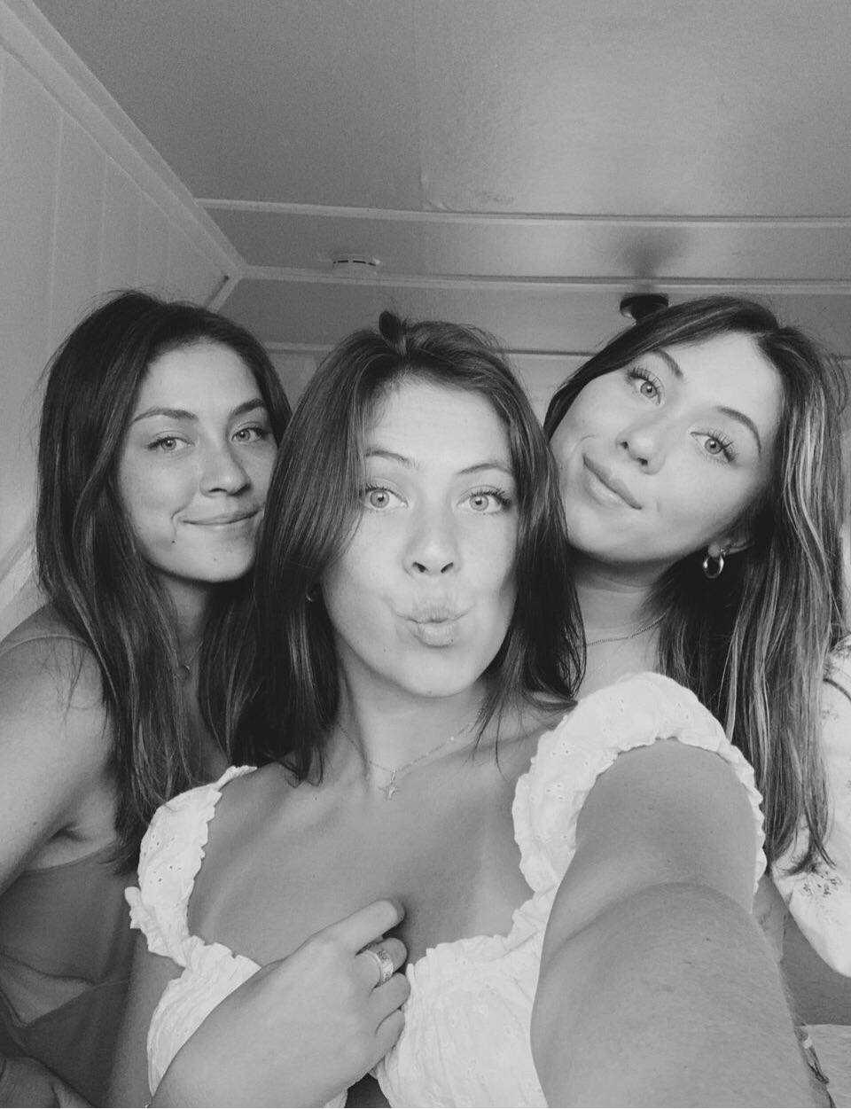 Three pretty faces | Scrolller