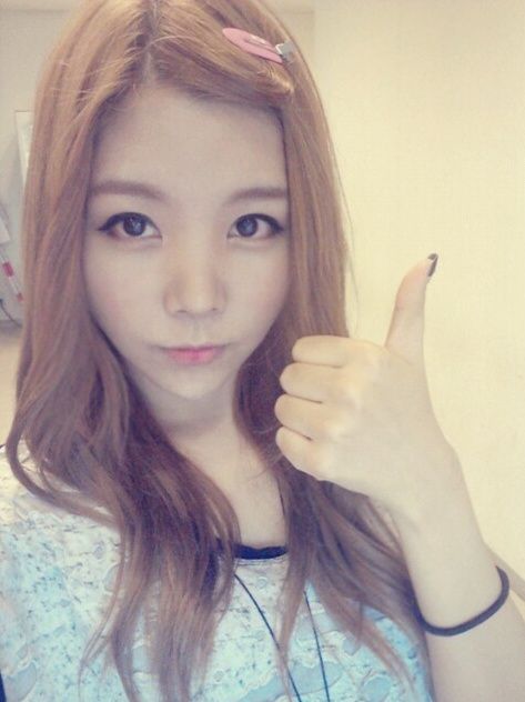 Thumbs up | Scrolller