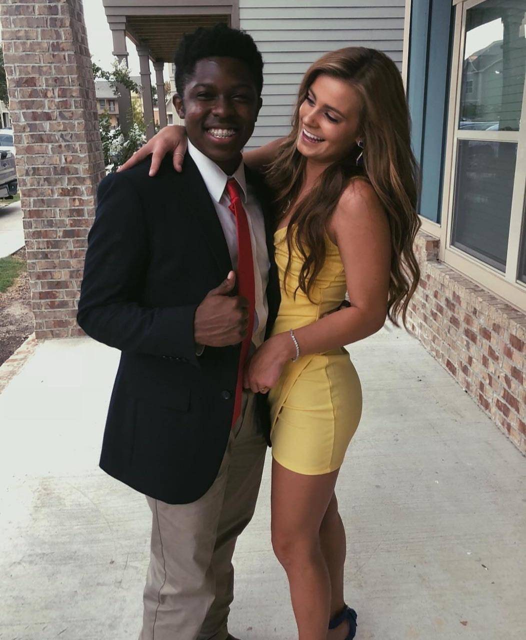 Thumbs up for a happy relationship | Scrolller