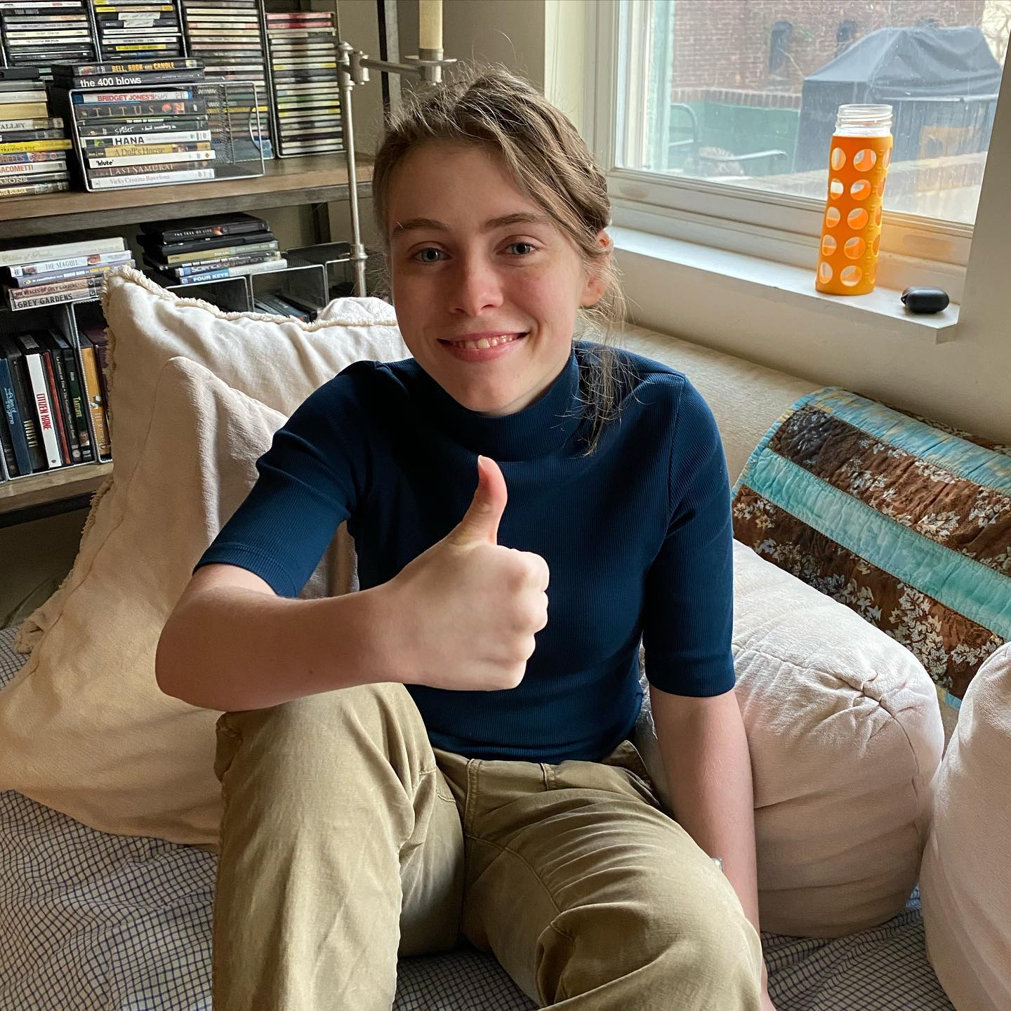 Thumbs up Sophia | Scrolller