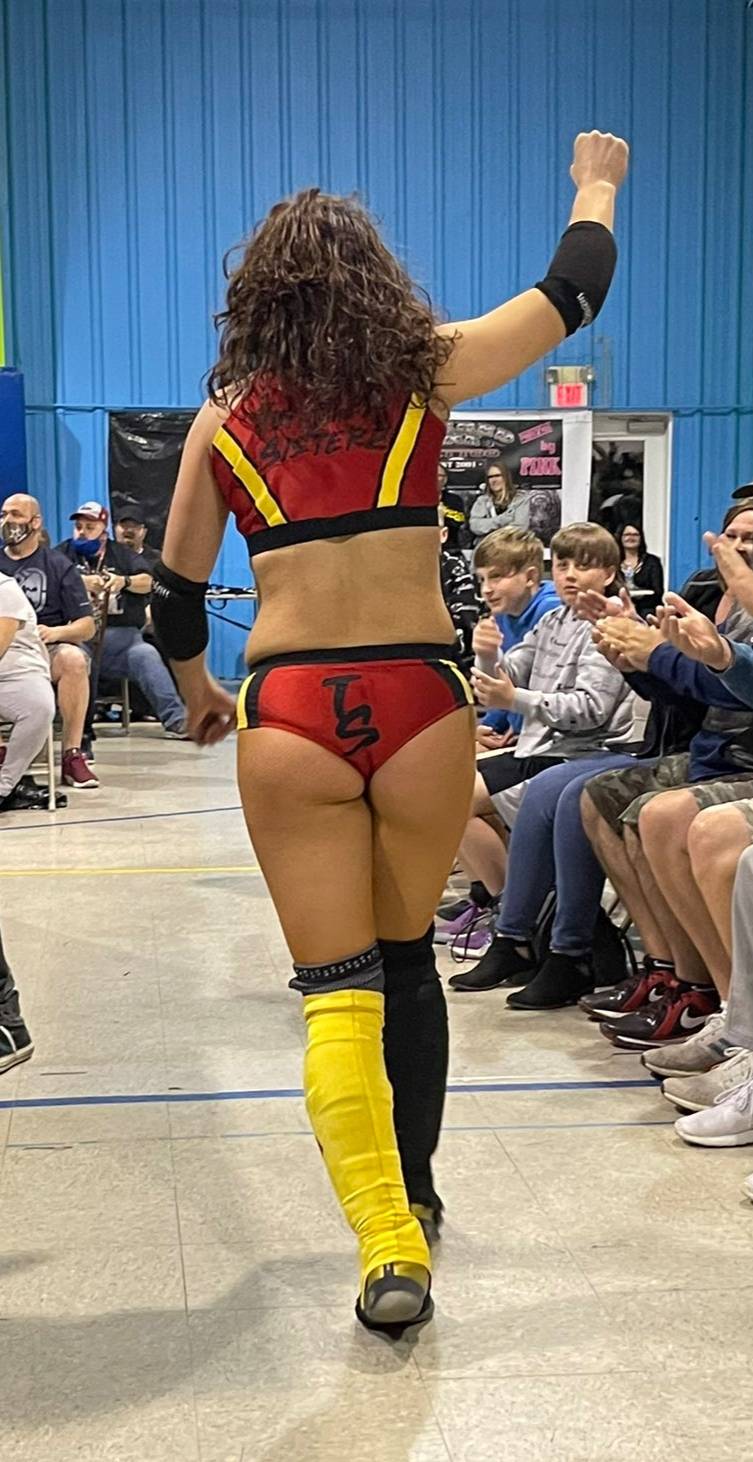 Thunder Rosa 🍑 | Scrolller