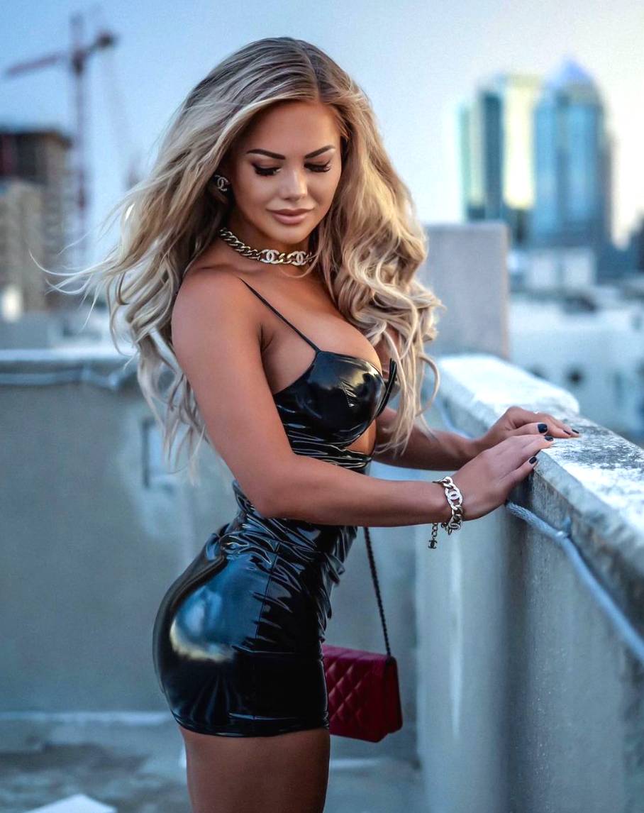 Tight and shiny | Scrolller