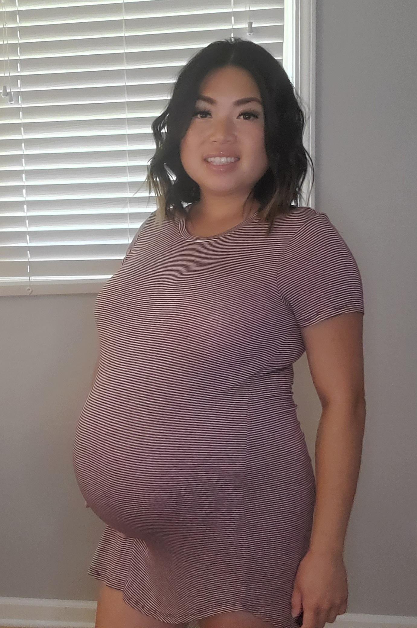 Tight belly, tighter dress. | Scrolller