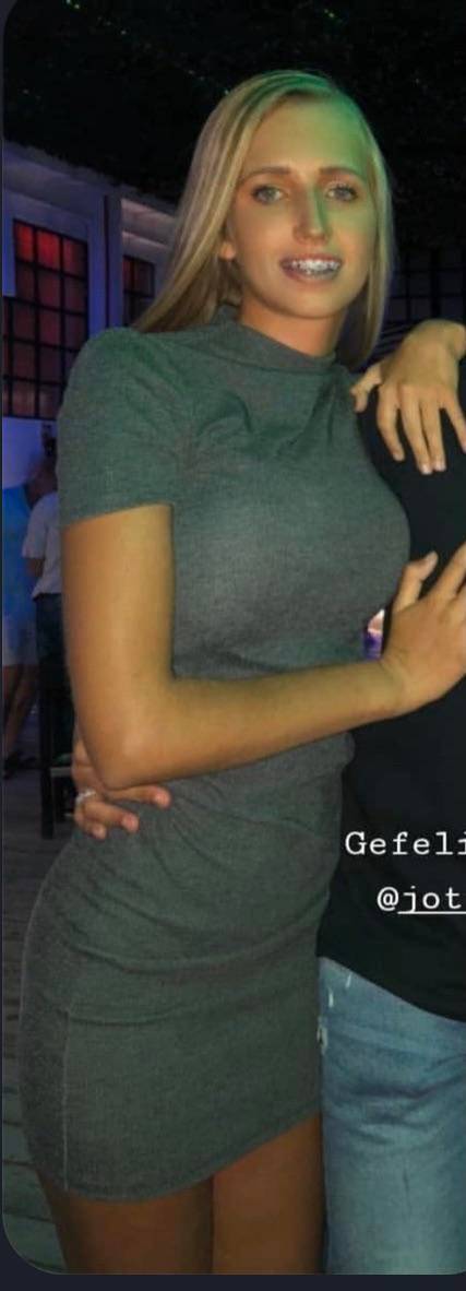 Tight Dress And Braces Scrolller
