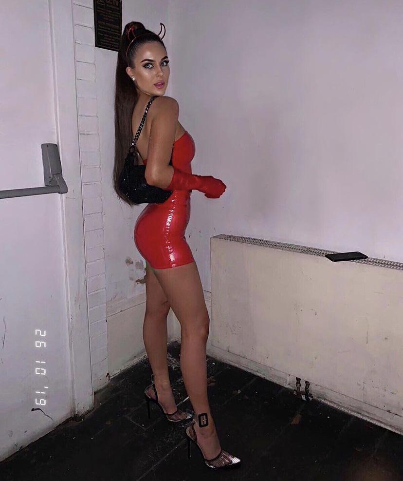 Tight red dress | Scrolller