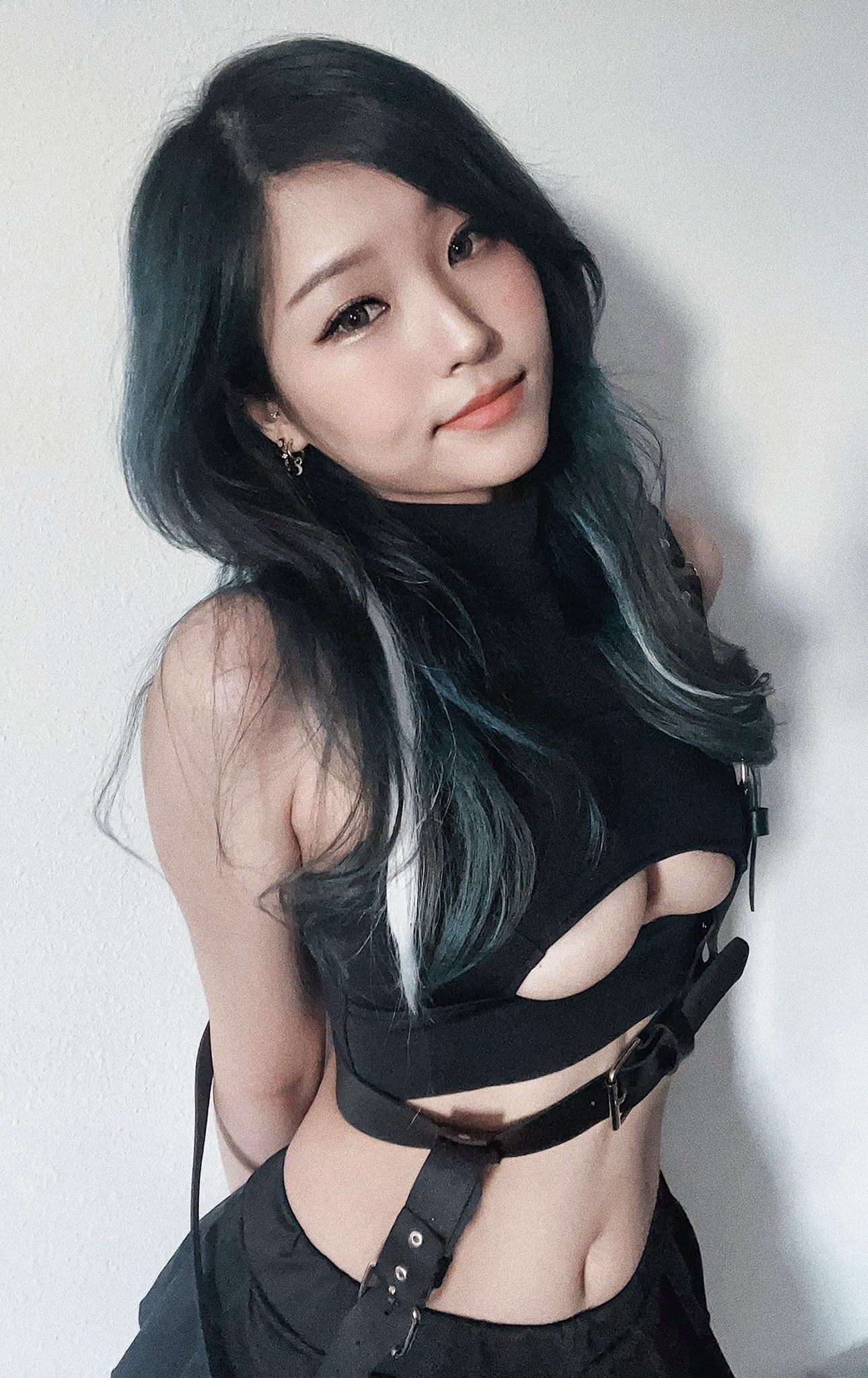 Tight situation | Scrolller